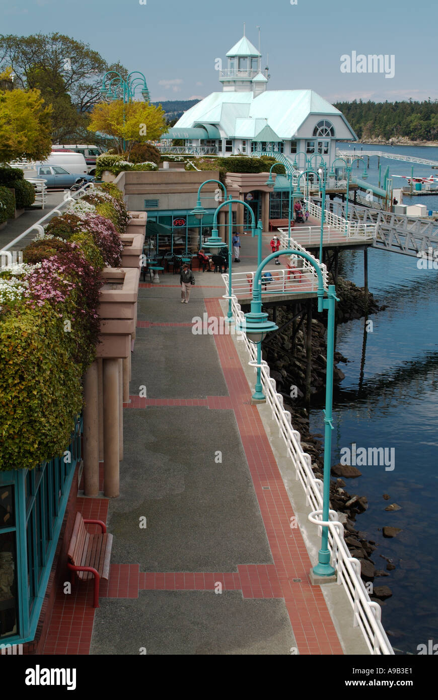 Charming harbourside boutiques hi-res stock photography and images - Alamy
