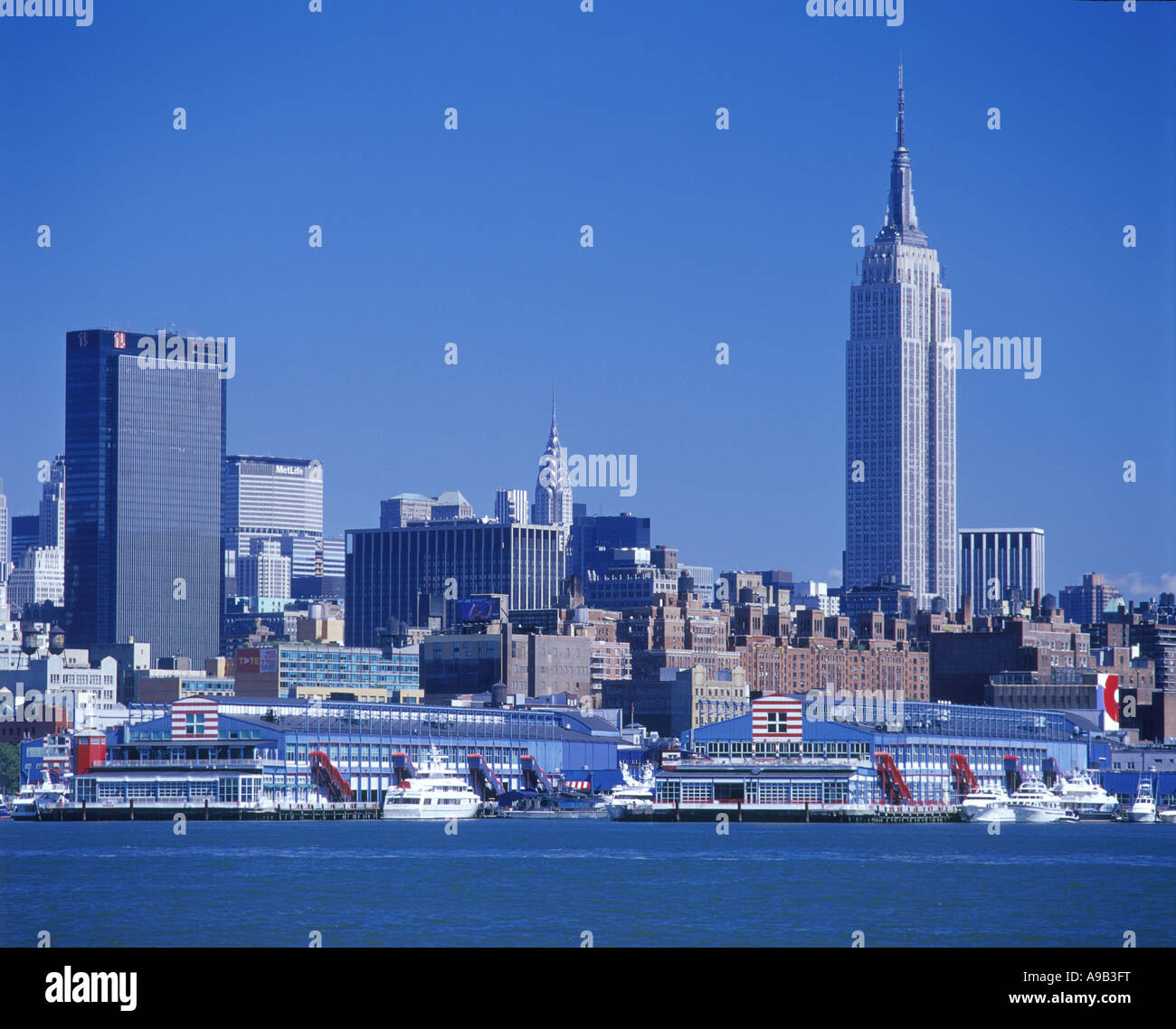 CHELSEA PIERS EMPIRE STATE BUILDING MIDTOWN SKYLINE MANHATTAN NEW YORK ...