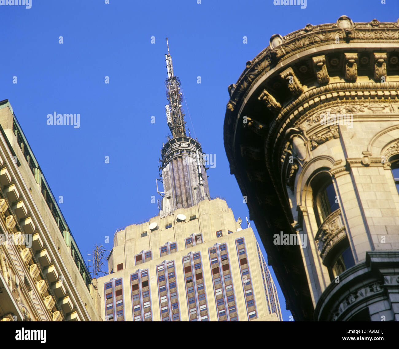 EMPIRE STATE BUILDING (©SHREVE LAMB & HARMON 1931) MIDTOWN MANHATTAN ...