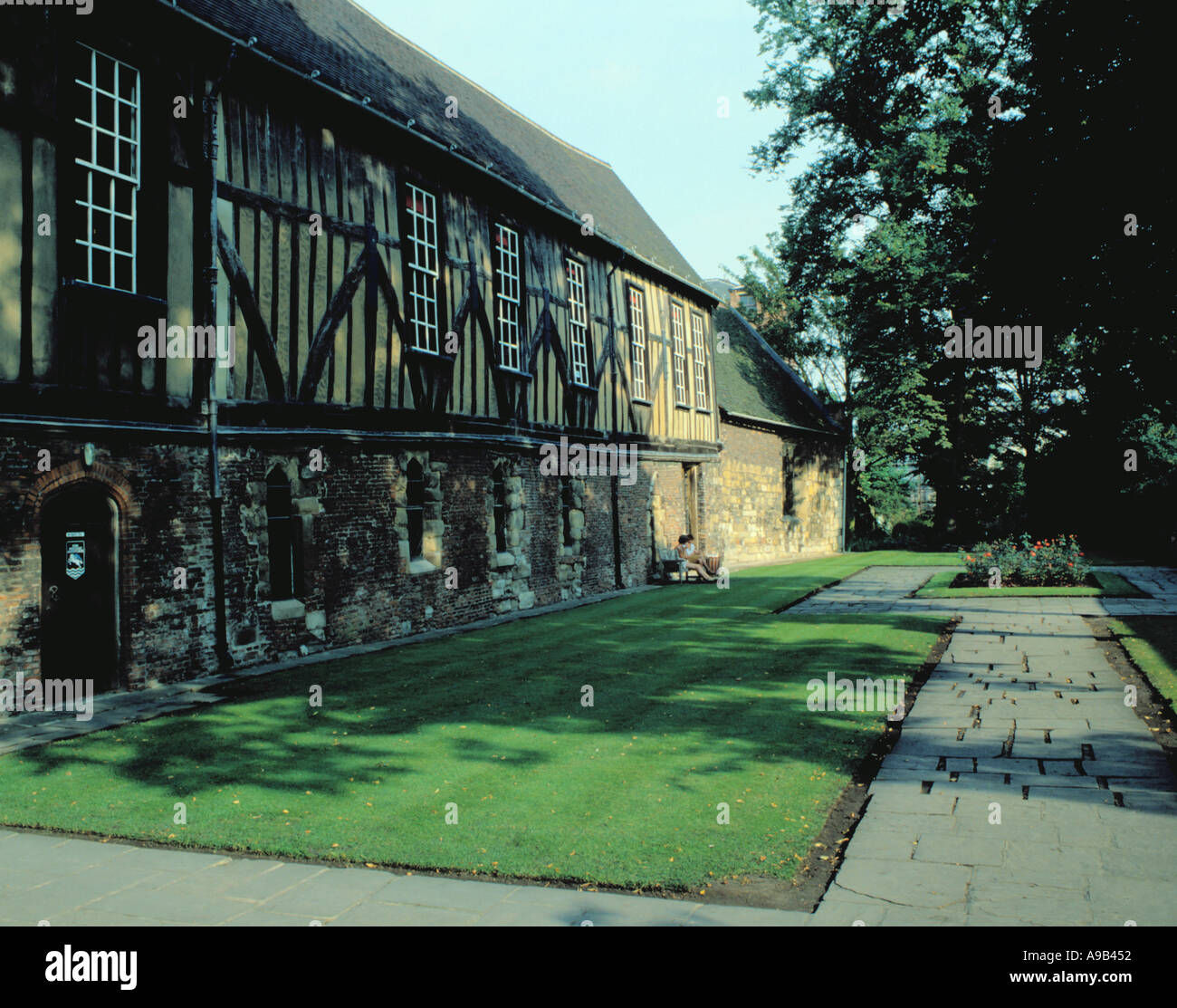 Cloth merchant medieval hi-res stock photography and images - Alamy