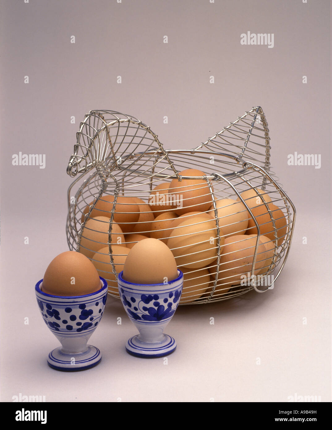 Wire egg cups hi-res stock photography and images - Alamy
