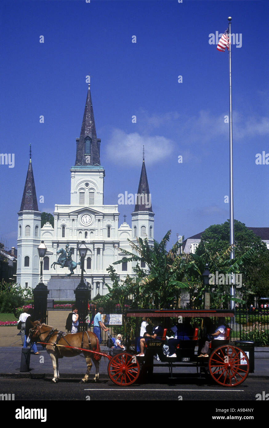 HORSE CARRIAGE SIGHTSEEING TOURS JACKSON SQUARE FRENCH QUARTER NEW ...