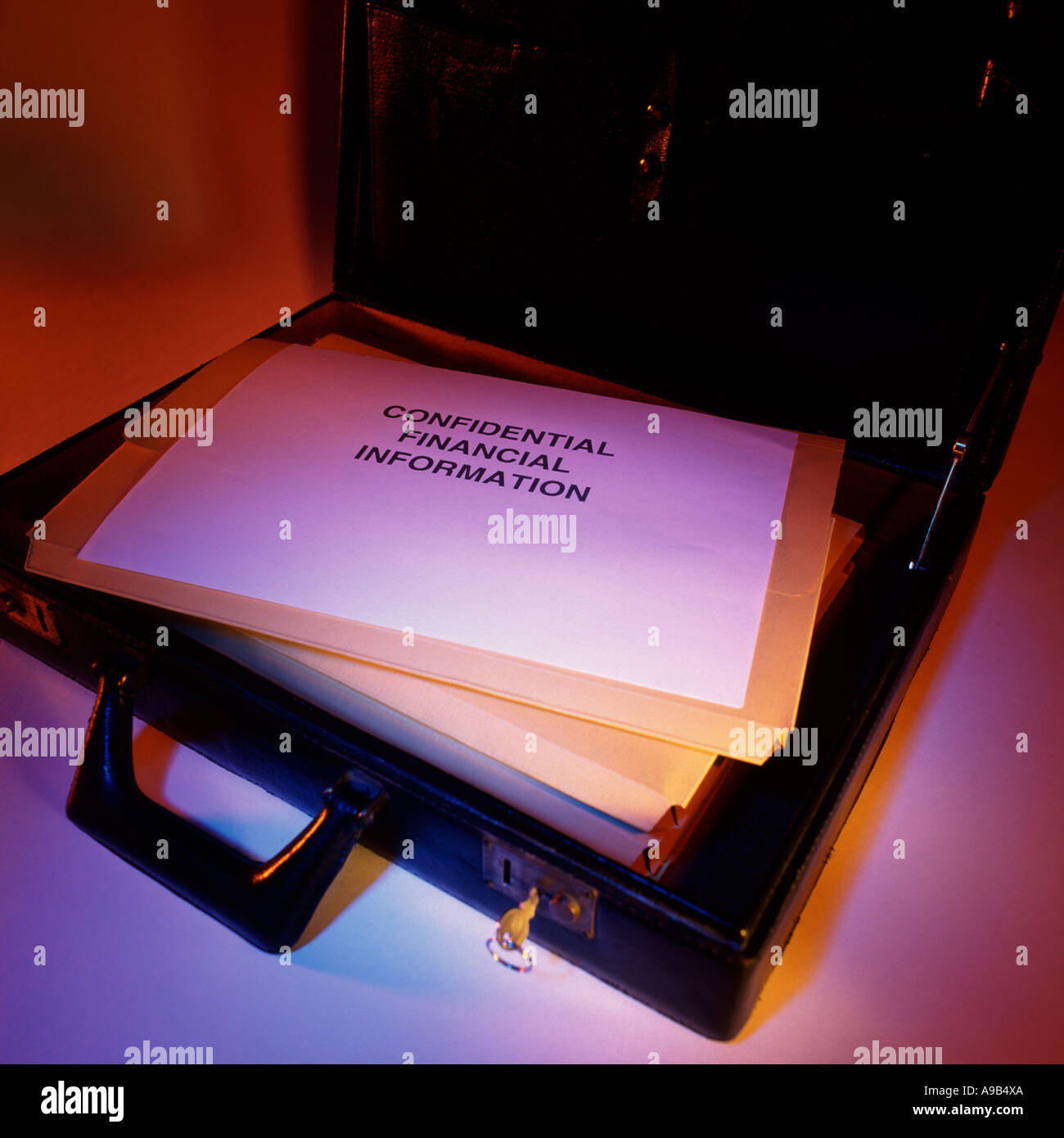 open briefcase with confidentila information dossier Stock Photo - Alamy