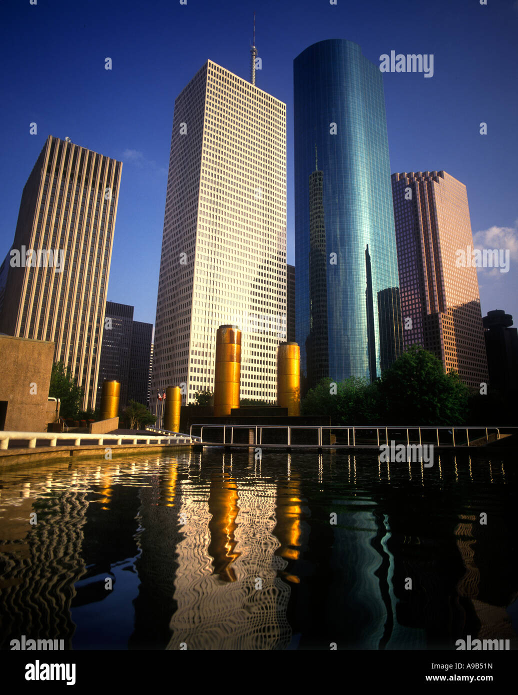 SKYSCRAPERS TRANQUILITY PARK POOL DOWNTOWN HOUSTON TEXAS USA Stock ...