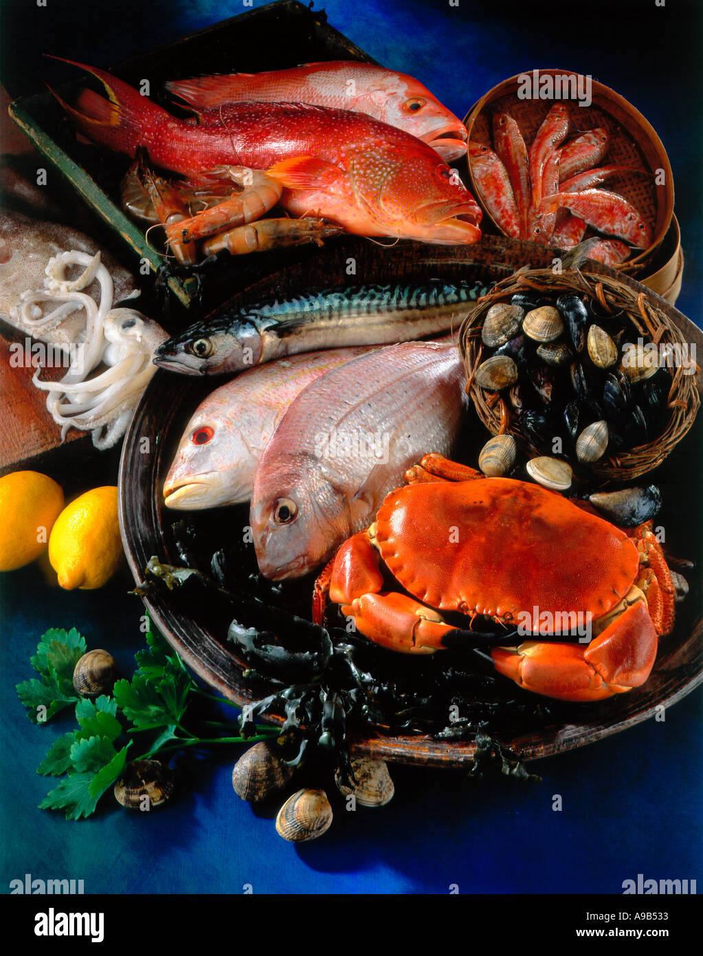 Fish crabs seafood Stock Photo - Alamy