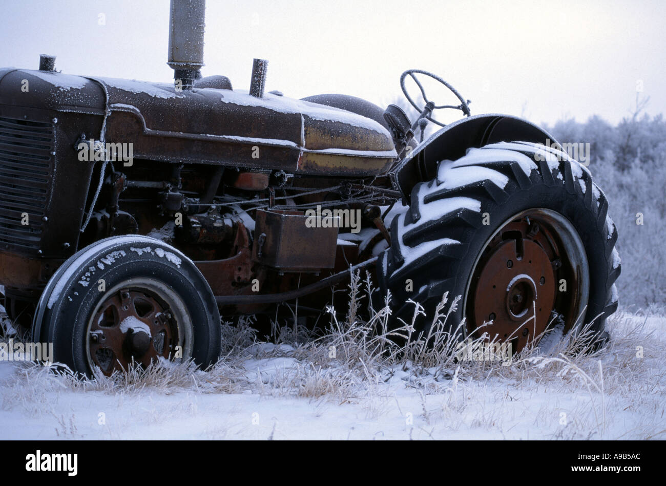 Tired old tractor hi-res stock photography and images - Alamy