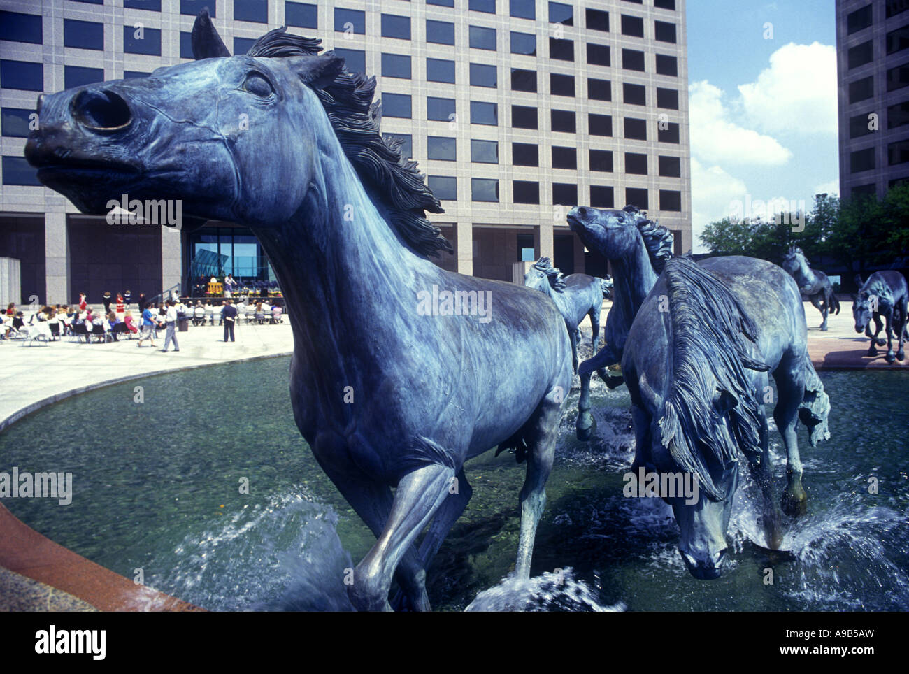 MUSTANGS OF LAS COLINAS SCULPTURE (©ROBERT GLEN 1984) WILLIAMS SQUARE ...