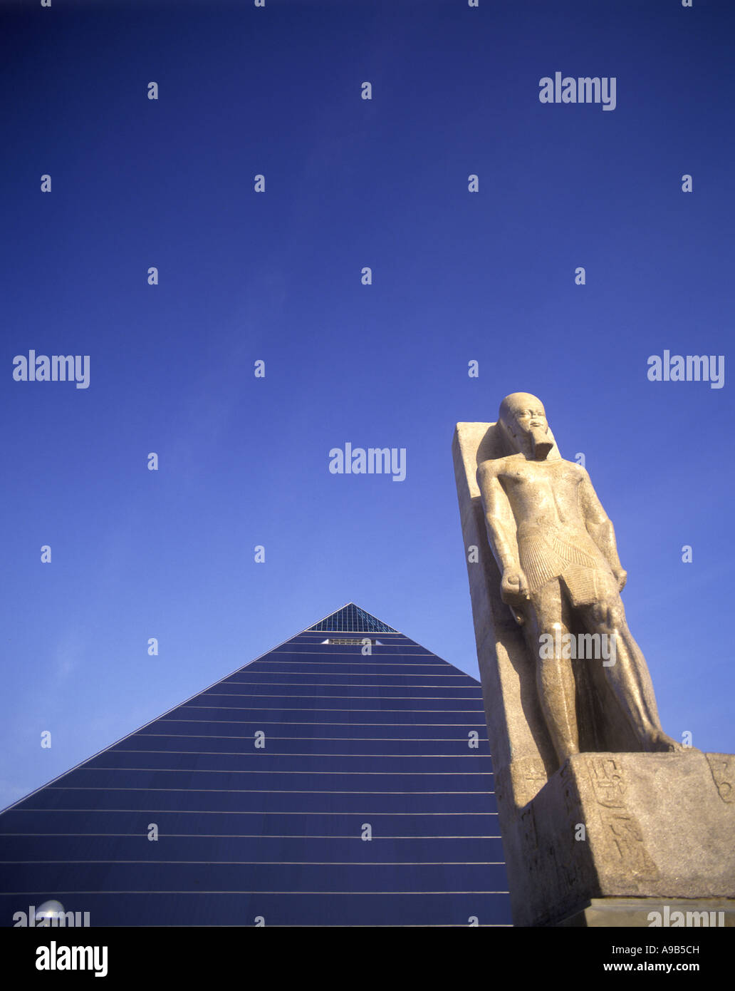 The great american pyramid memphis hi-res stock photography and images ...