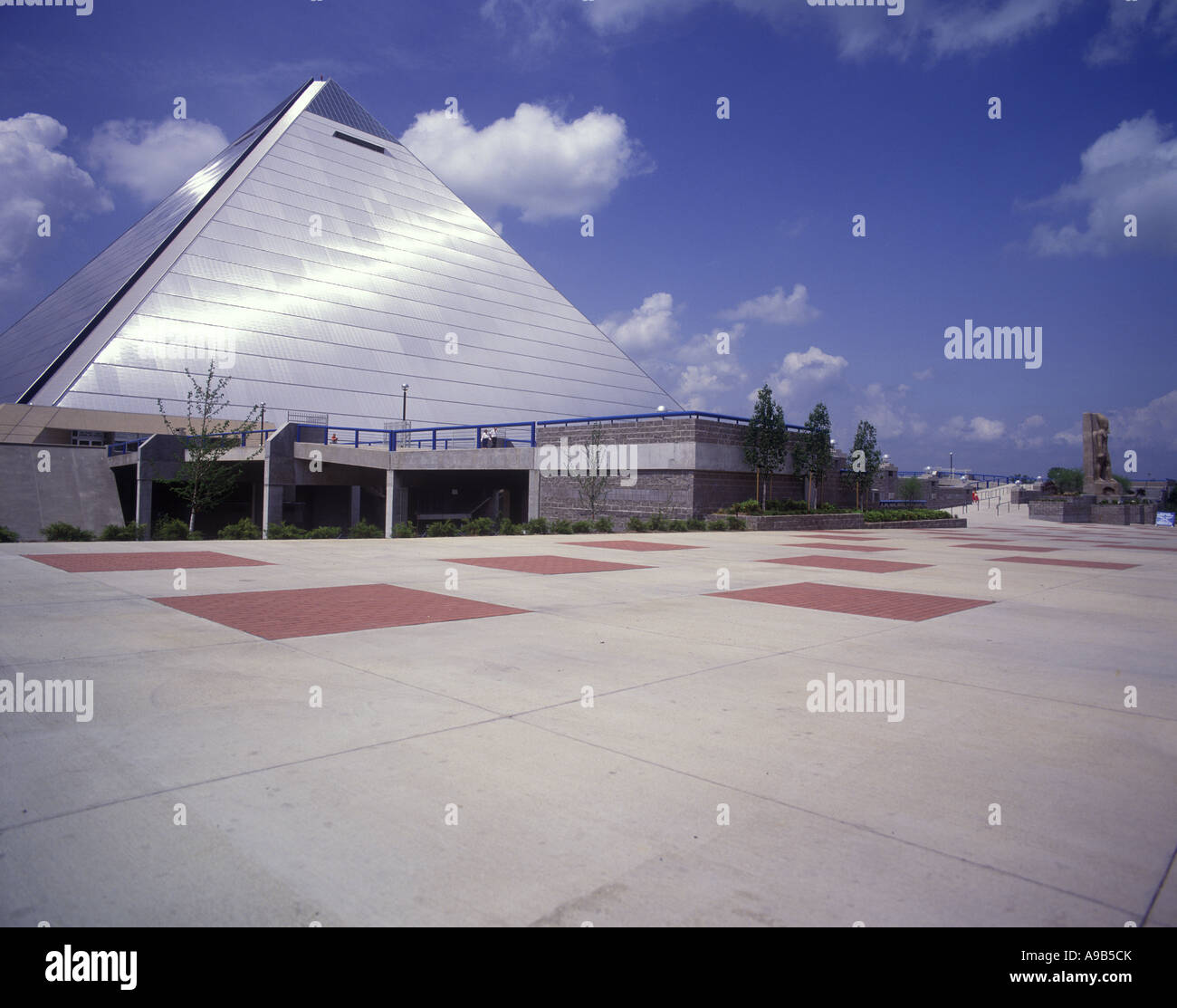 Memphis pyramid hi-res stock photography and images - Alamy