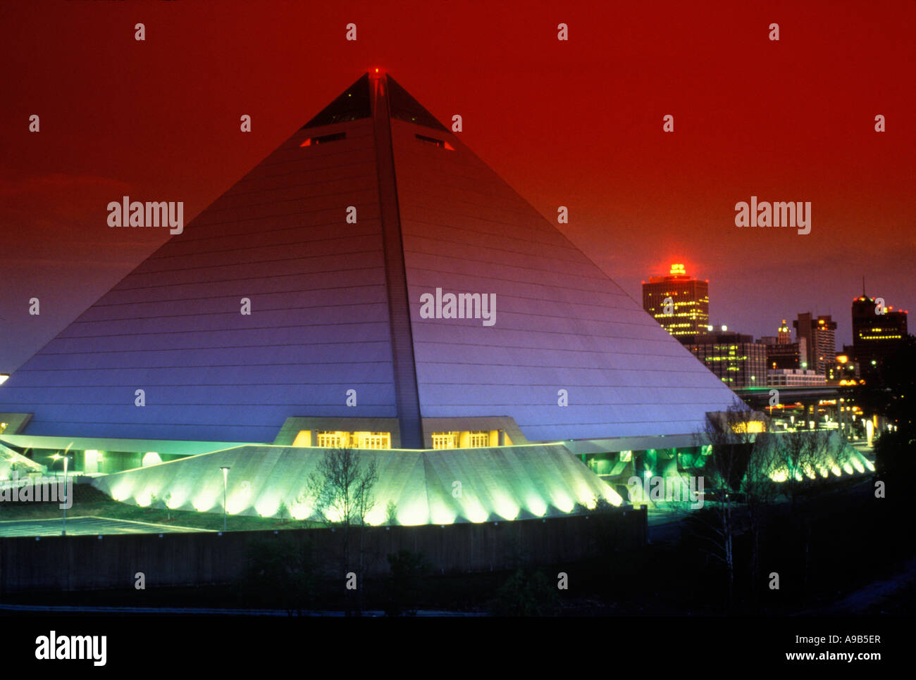 1992 HISTORICAL PYRAMID SPORTS ARENA MEMPHIS TENNESSEE USA Stock Photo ...