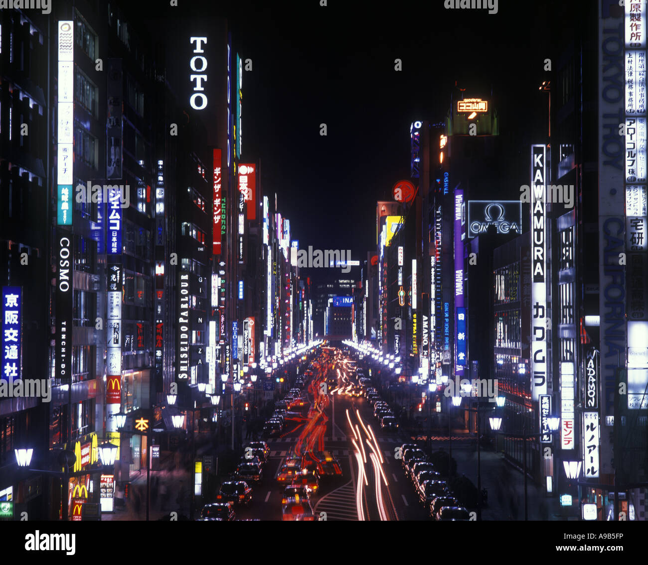 STREET SCENE CHUO DORI AVENUE GINZA TOKYO JAPAN Stock Photo - Alamy
