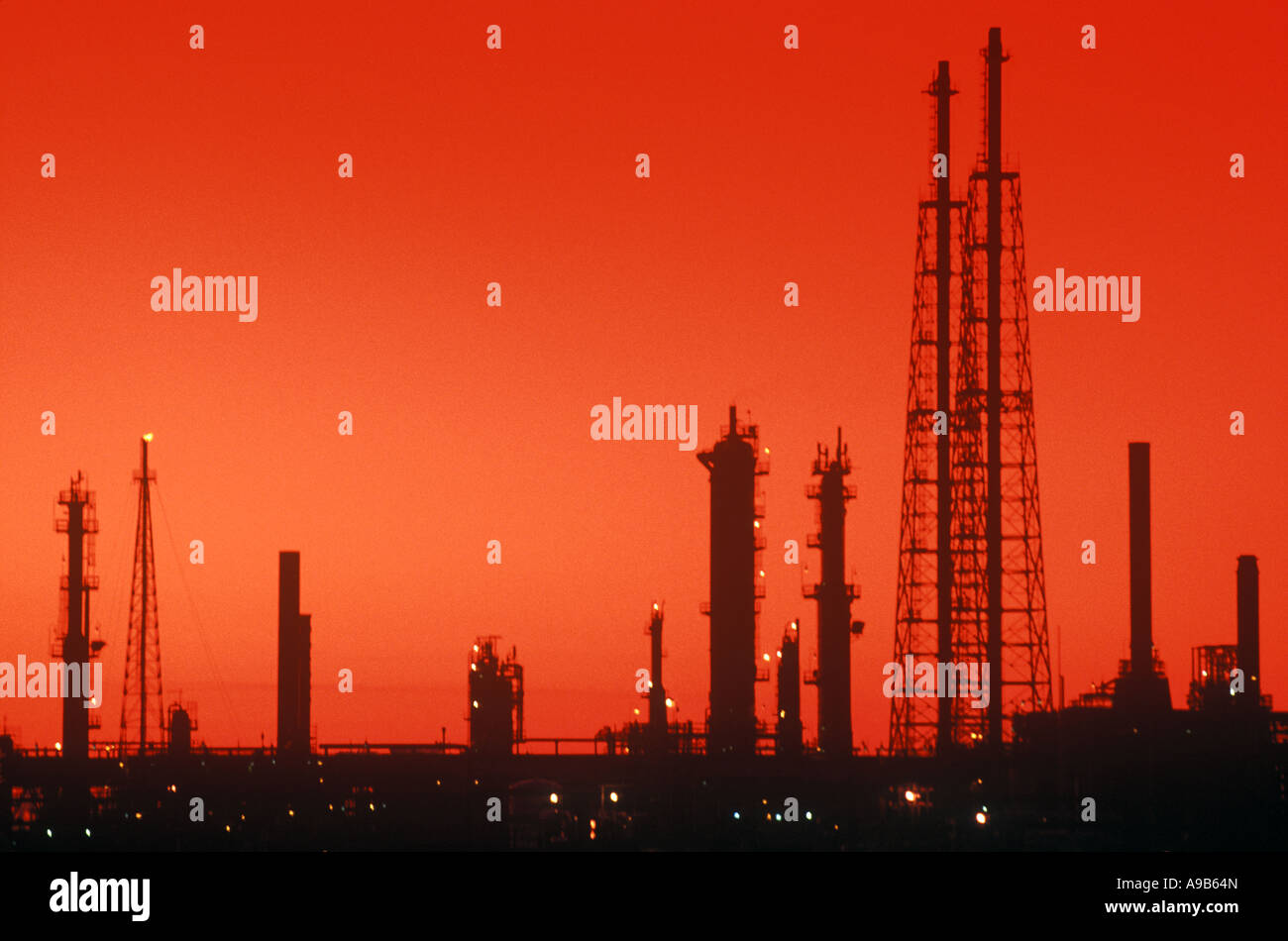 OIL REFINERY CRACKING TOWERS Stock Photo - Alamy