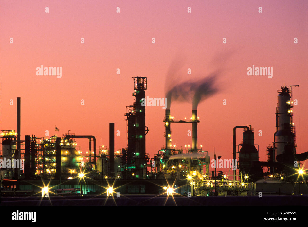 OIL REFINERY CRACKING TOWERS Stock Photo - Alamy