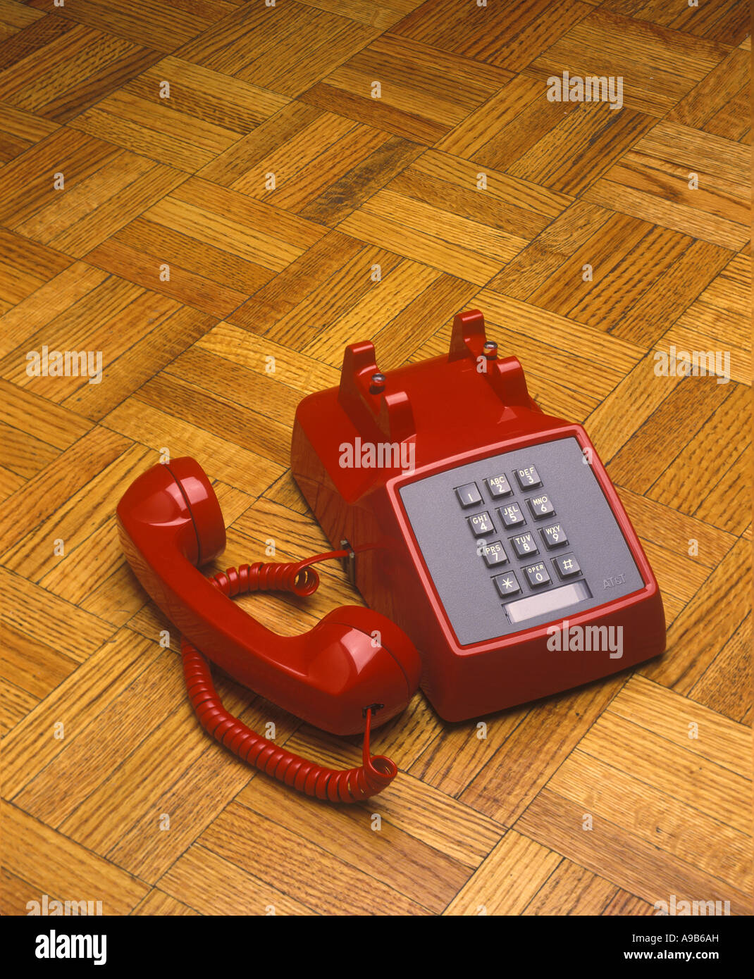 HANDSET OFF RED TRADITIONAL TELEPHONE ON FLOOR Stock Photo - Alamy