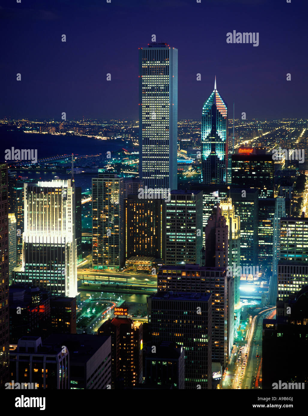 THE LOOP DOWNTOWN SKYLINE CHICAGO ILLINOIS USA Stock Photo - Alamy