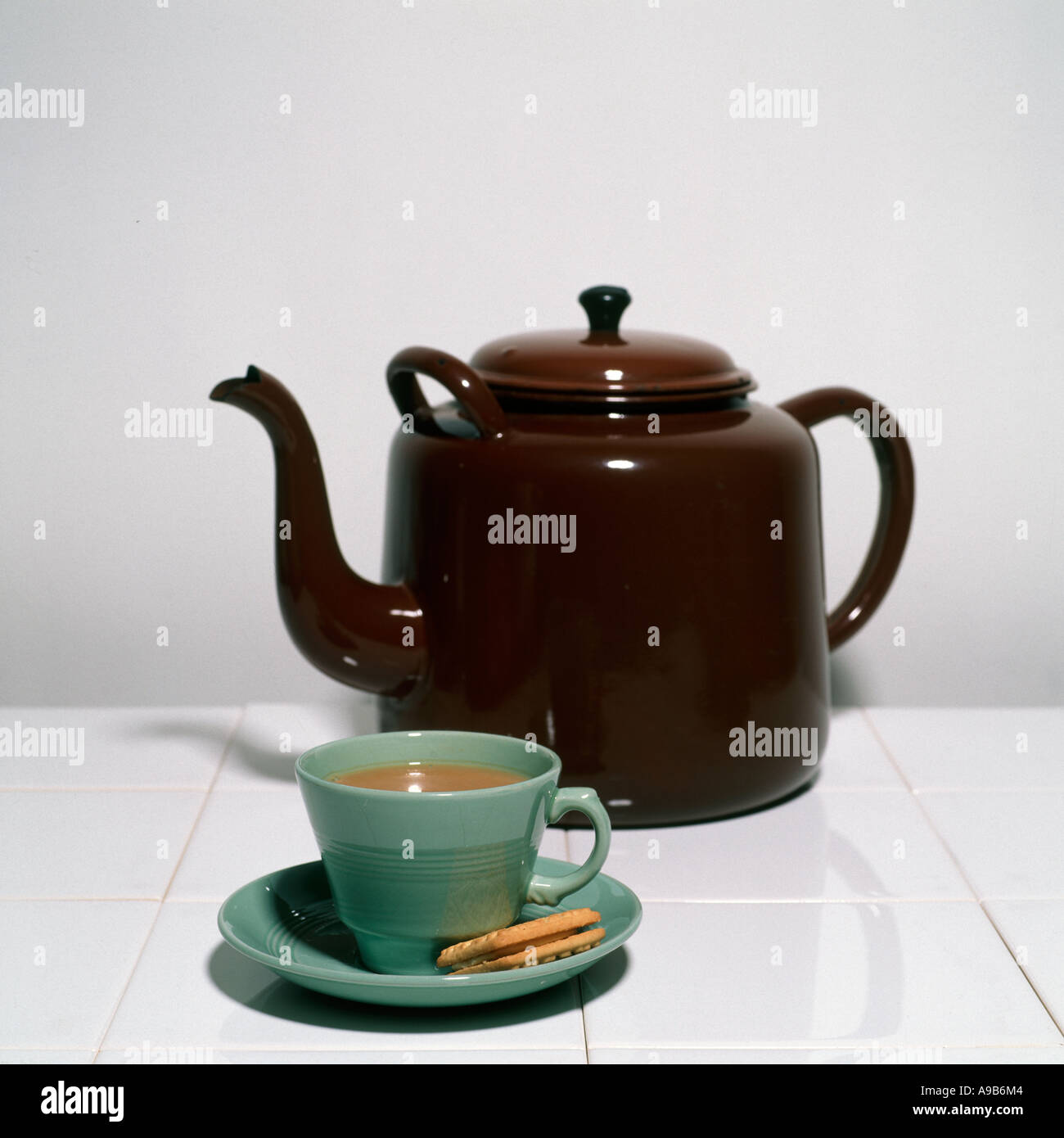 Large tin teapot hi-res stock photography and images - Alamy