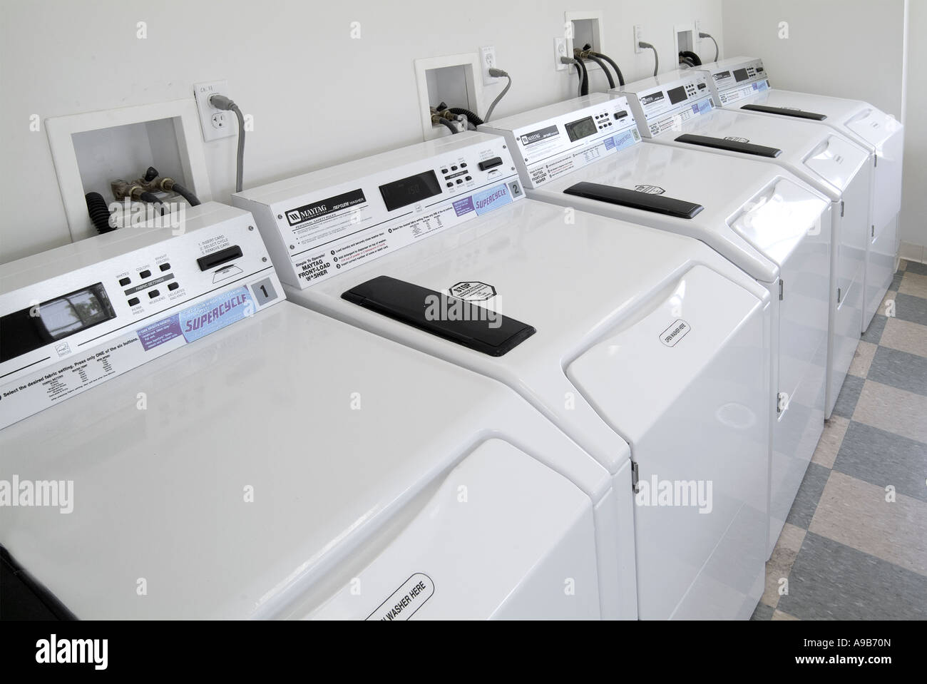 Washing machines electrical appliances hi-res stock photography and ...
