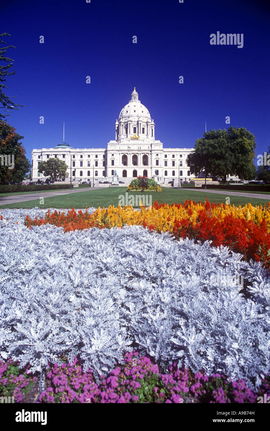 FLOWER BEDS STATE CAPITOL BUILDING (©CASS GILBERT 1905) SAINT PAUL ...