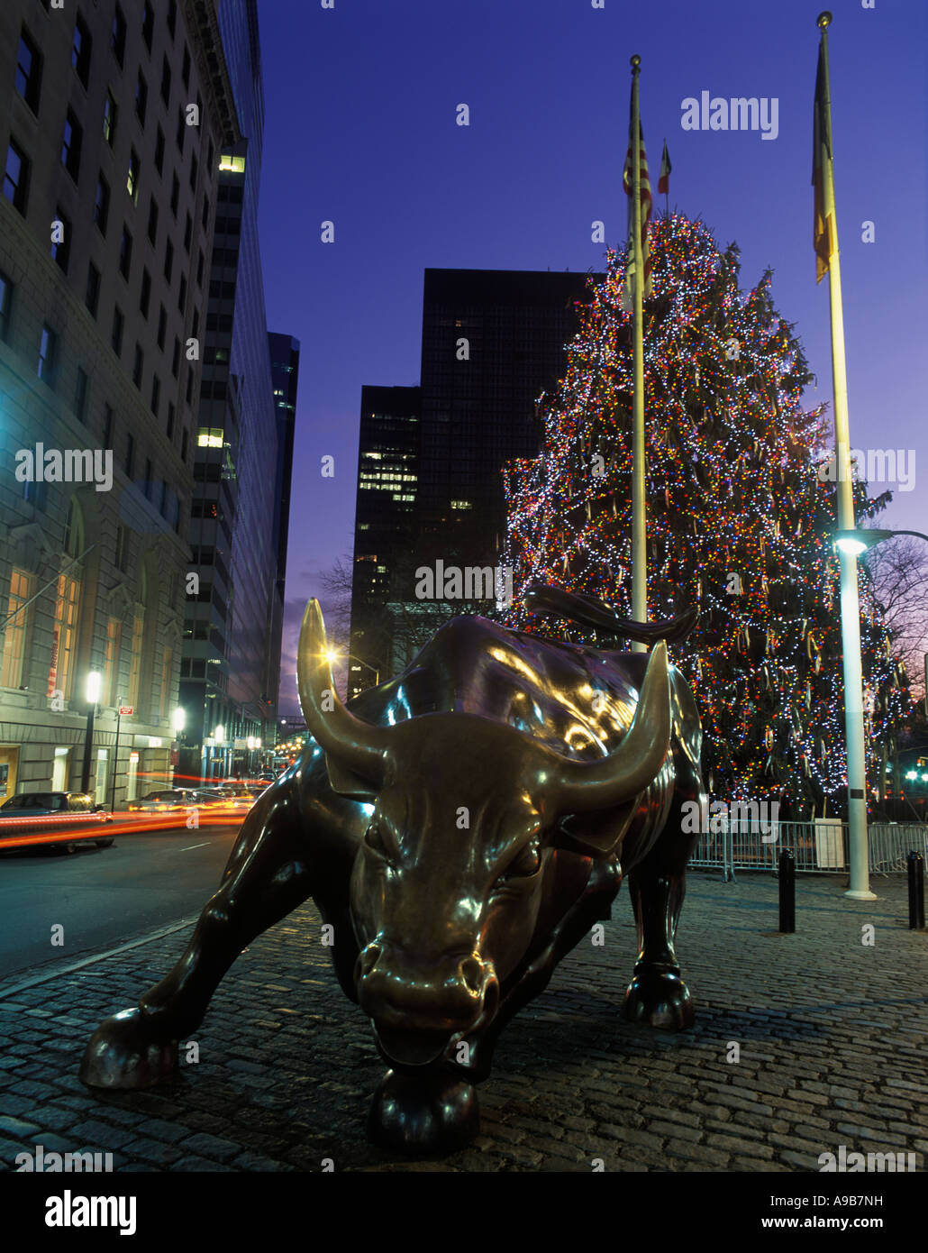 CHRISTMAS TREE LIGHTS RAGING BULL STATUE (©ARTURO DI MODICA 1989 ...
