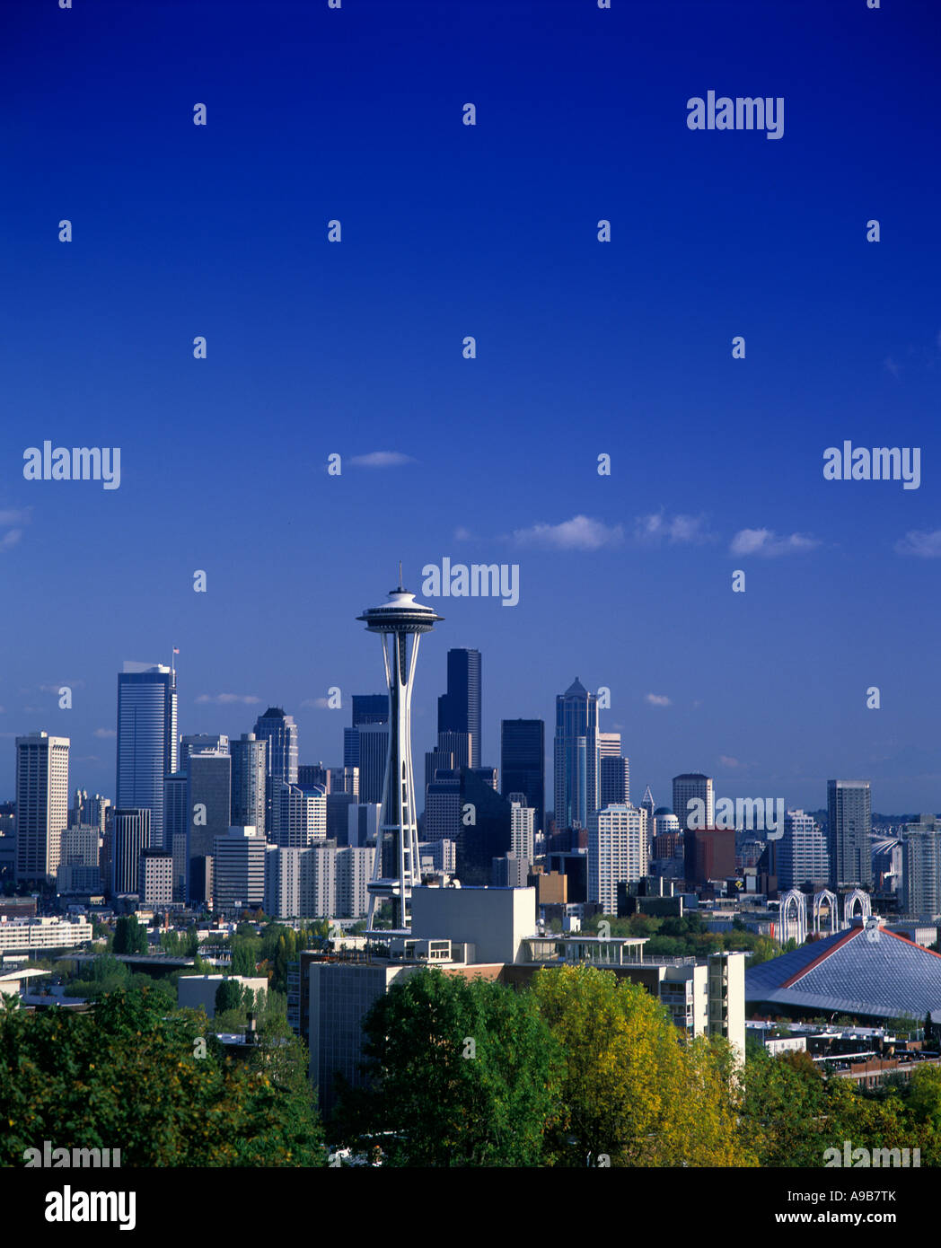 DOWNTOWN SKYLINE SPACE NEEDLE SEATTLE WASHINGTON STATE USA Stock Photo ...