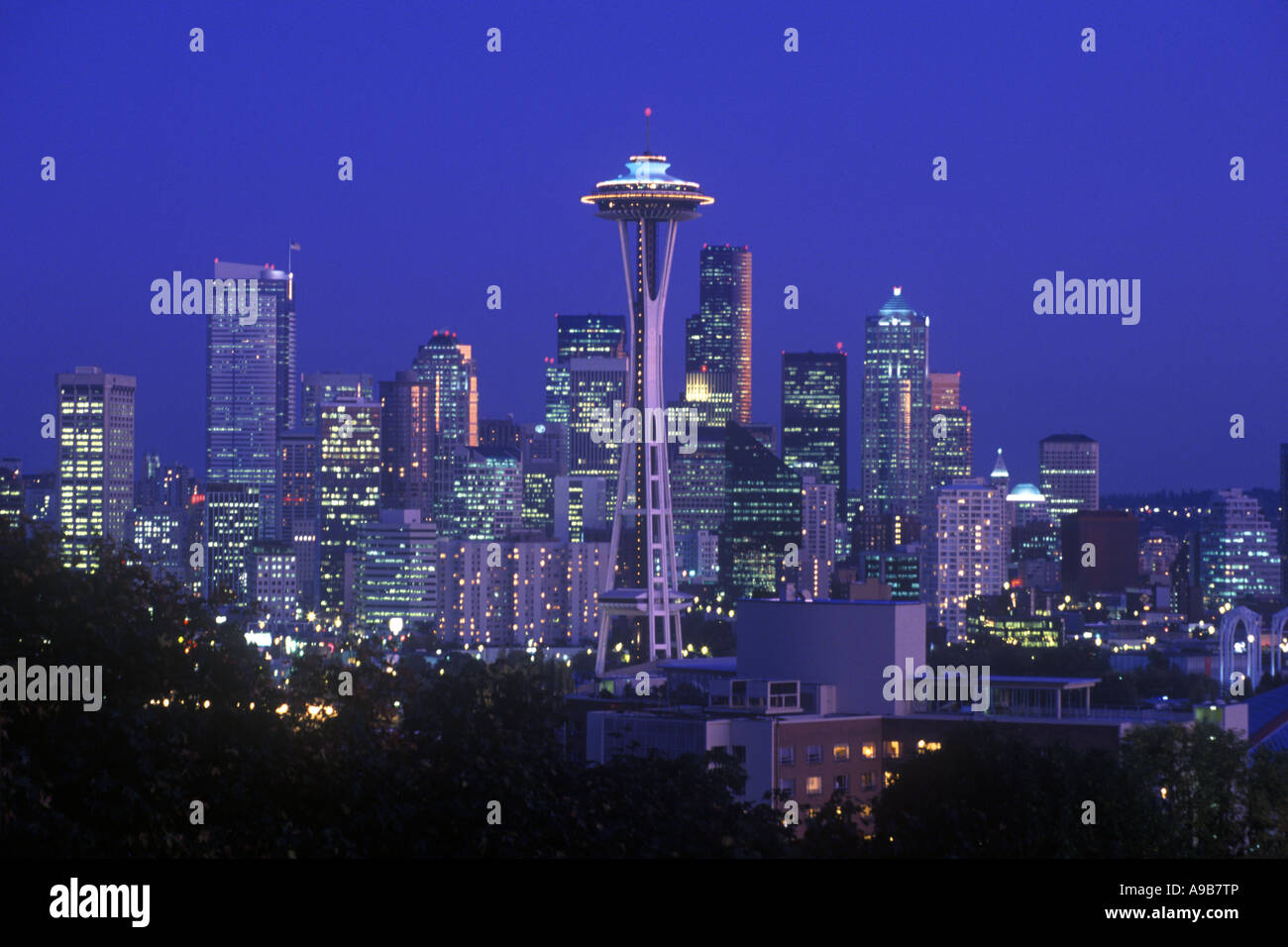 DOWNTOWN SKYLINE SPACE NEEDLE SEATTLE WASHINGTON STATE USA Stock Photo ...