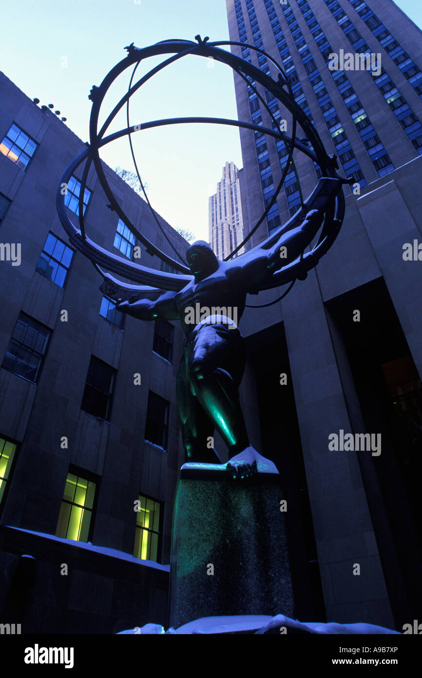 ATLAS STATUE (©LEE LAWRIE 1937) ROCKEFELLER CENTER (©RAYMOND HOOD 1939 ...