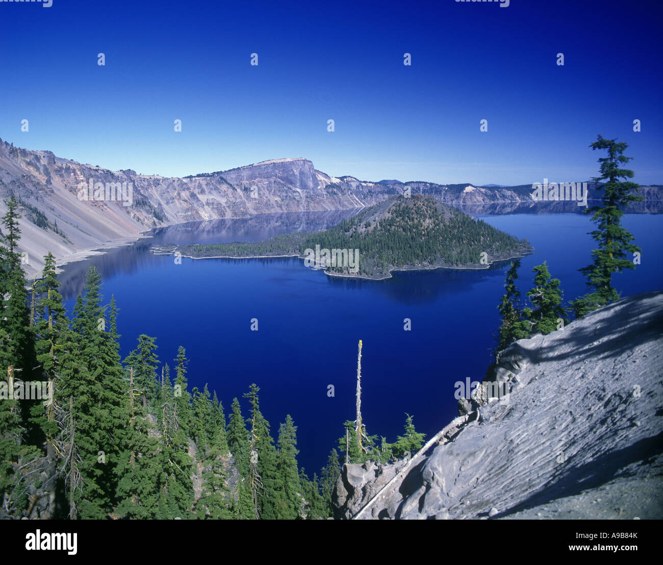 WIZARD ISLAND CRATER LAKE OREGON USA Stock Photo - Alamy