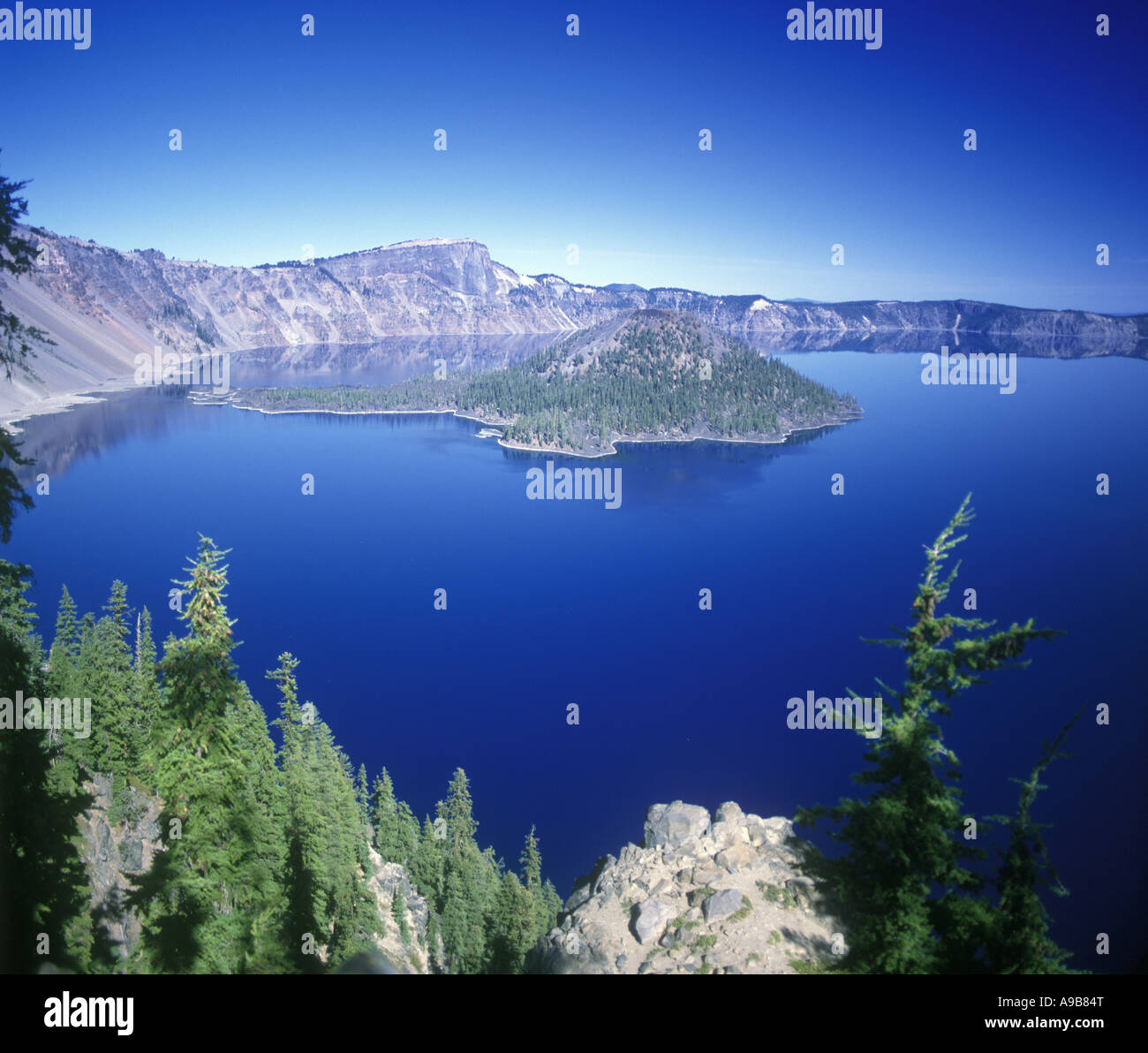 WIZARD ISLAND CRATER LAKE OREGON USA Stock Photo - Alamy
