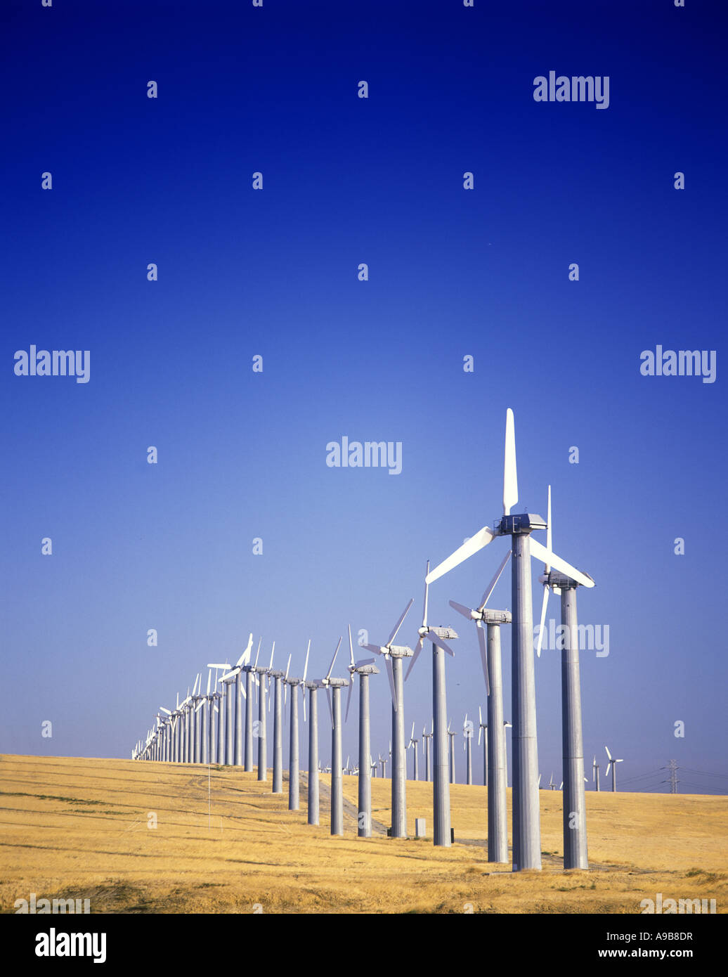 ALTAMONT PASS WIND TURBINES POWER PLANT CALIFORNIA USA Stock Photo - Alamy