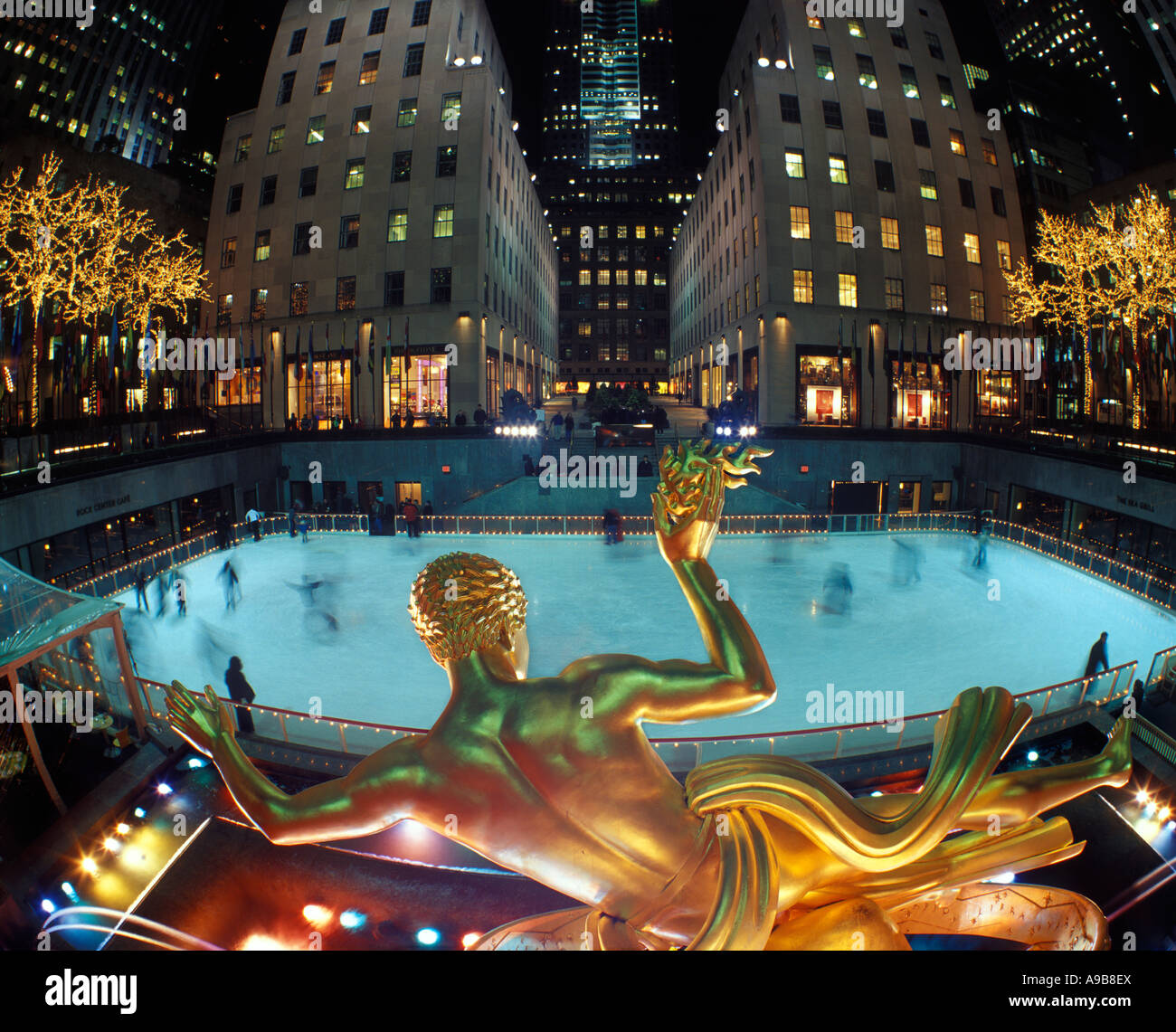 ICE RINK PROMETHEUS (©PAUL MANSHIP 1939) ROCKEFELLER CENTER (©RAYMOND ...