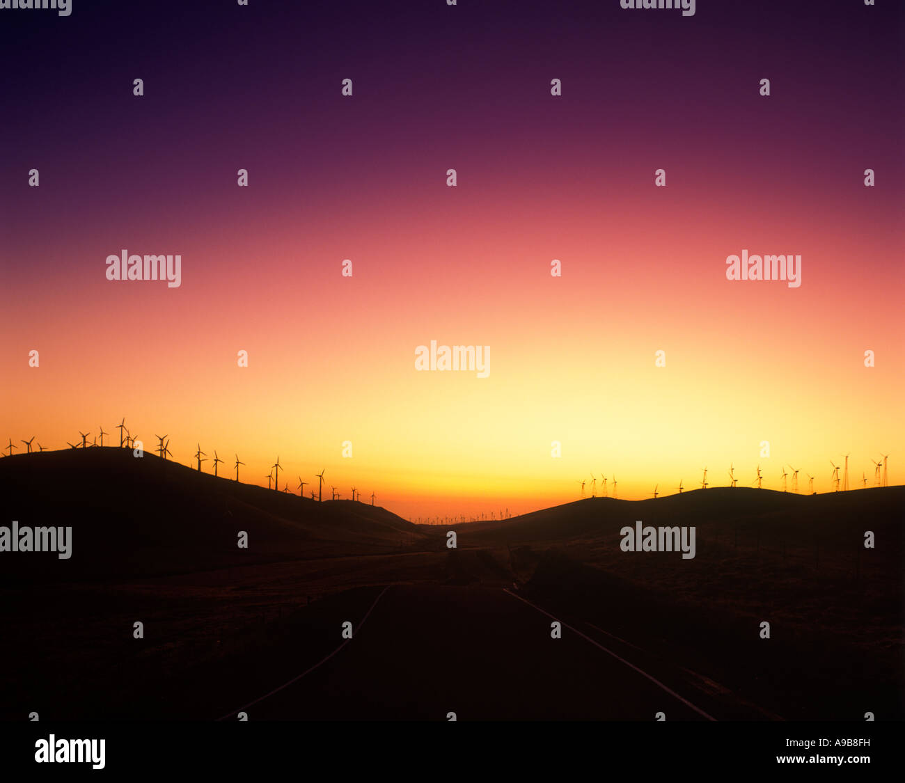 ALTAMONT PASS WIND TURBINE POWER PLANT CALIFORNIA USA Stock Photo - Alamy