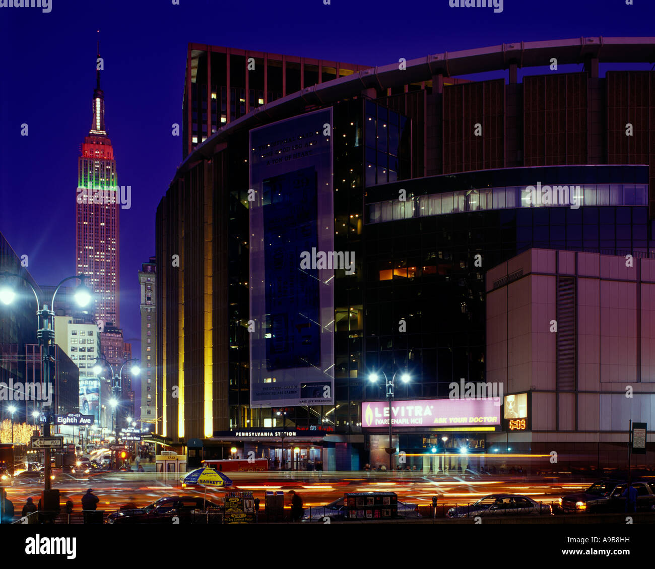 MADISON SQUARE GARDEN (©CHARLES LUCKMAN 1968) EIGHTH AVENUE MANHATTAN ...