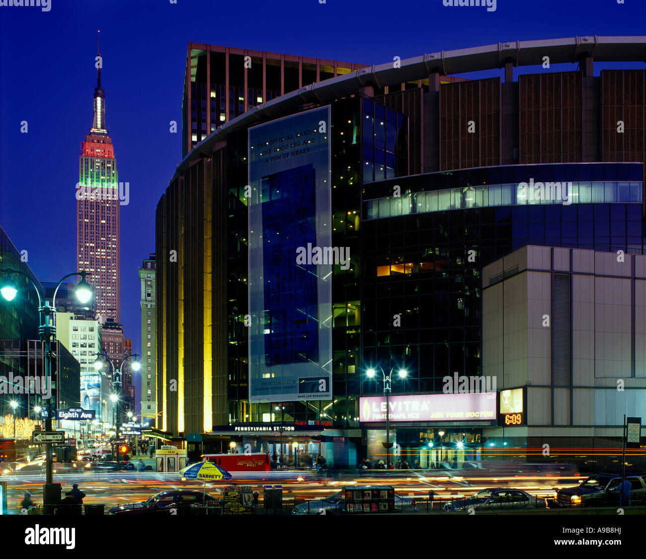 MADISON SQUARE GARDEN (©CHARLES LUCKMAN 1968) EIGHTH AVENUE MANHATTAN ...