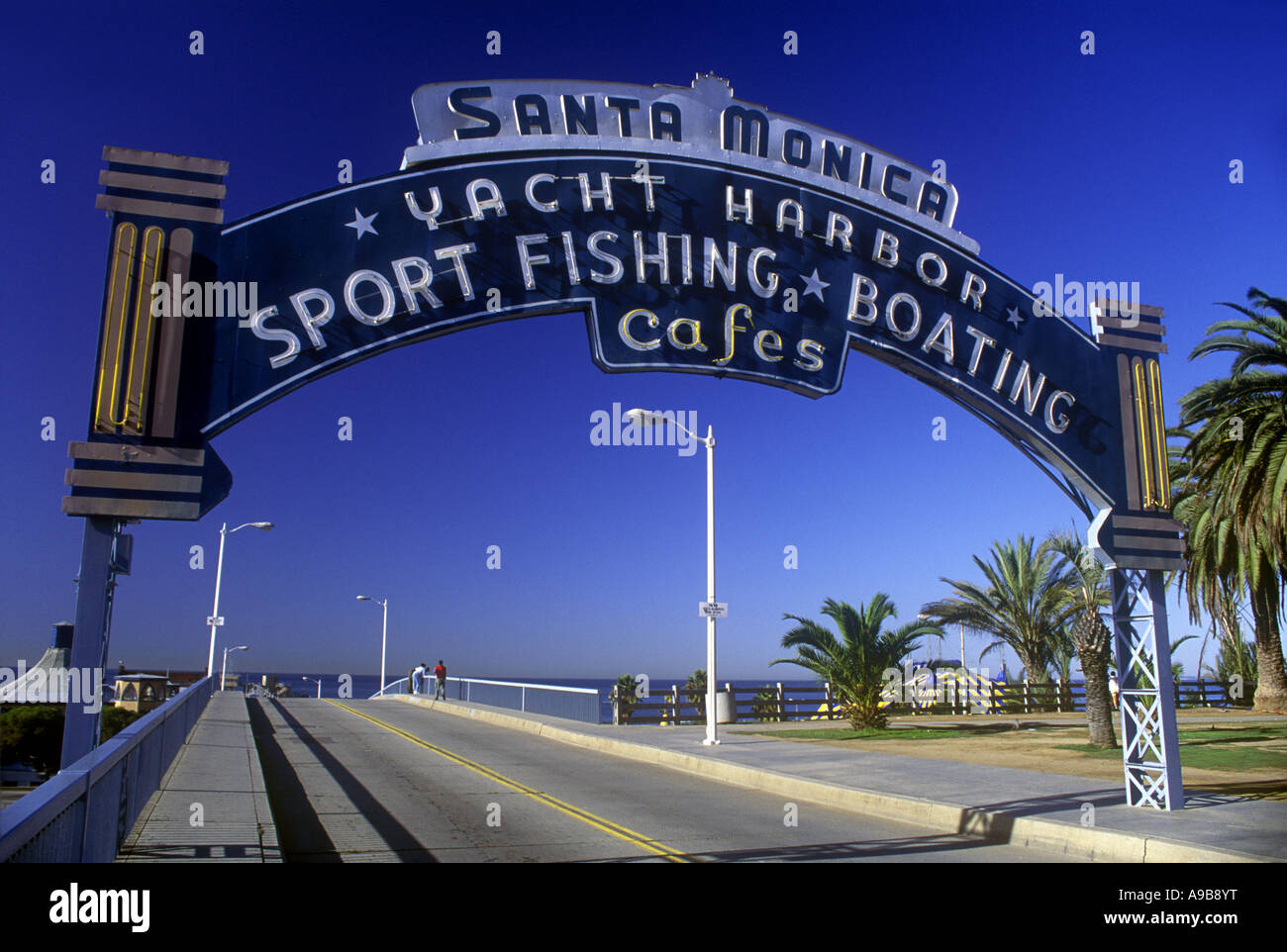 SANTA MONICA PIER SIGN SANTA MONICA CALIFORNIA USA Stock Photo - Alamy