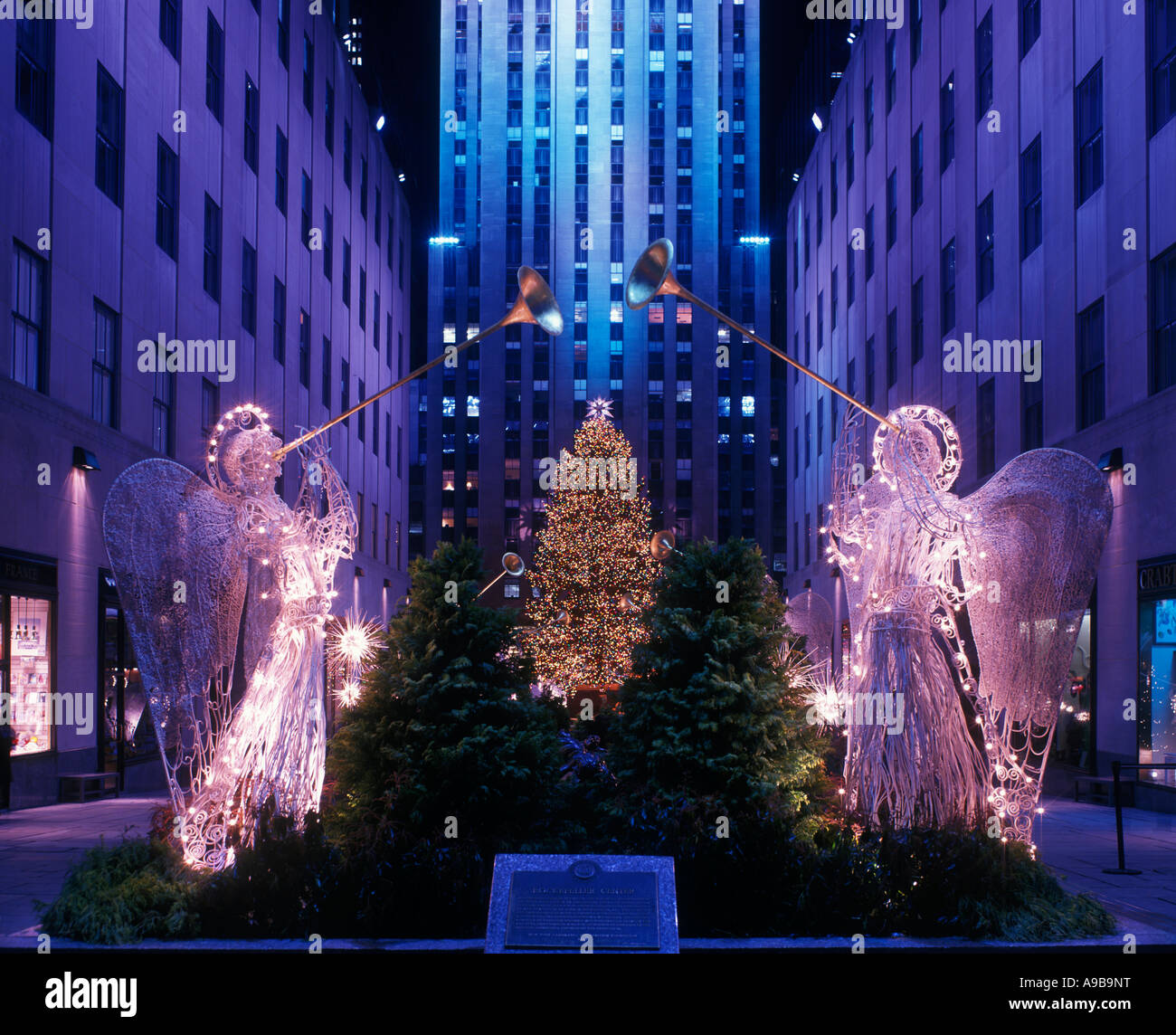 Angels rockefeller center hi-res stock photography and images - Alamy