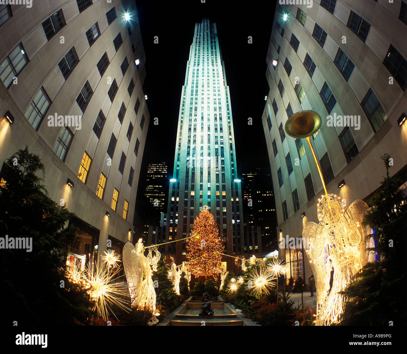 CHRISTMAS TREE LIGHTS ANGELS ROCKEFELLER CENTER (©RAYMOND HOOD 1939 ...