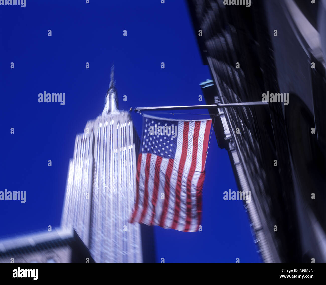 EMPIRE STATE BUILDING (©SHREVE LAMB & HARMON 1931) FIFTH AVENUE MIDTOWN ...