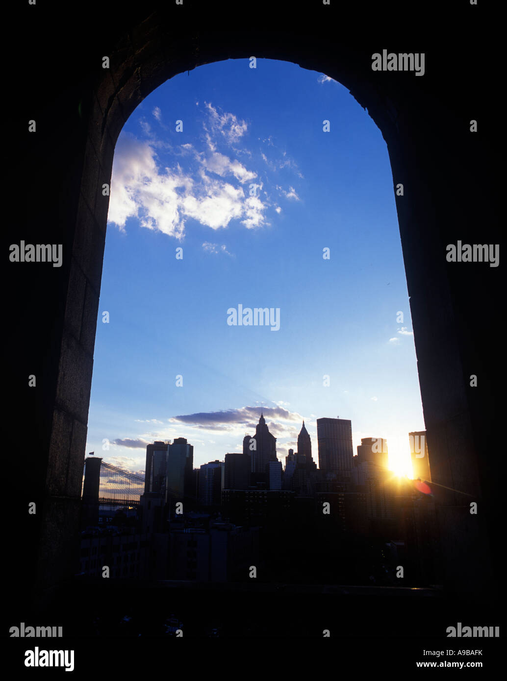 ARCHWAY MANHATTAN BRIDGE DOWNTOWN SKYLINE MANHATTAN NEW YORK CITY USA ...