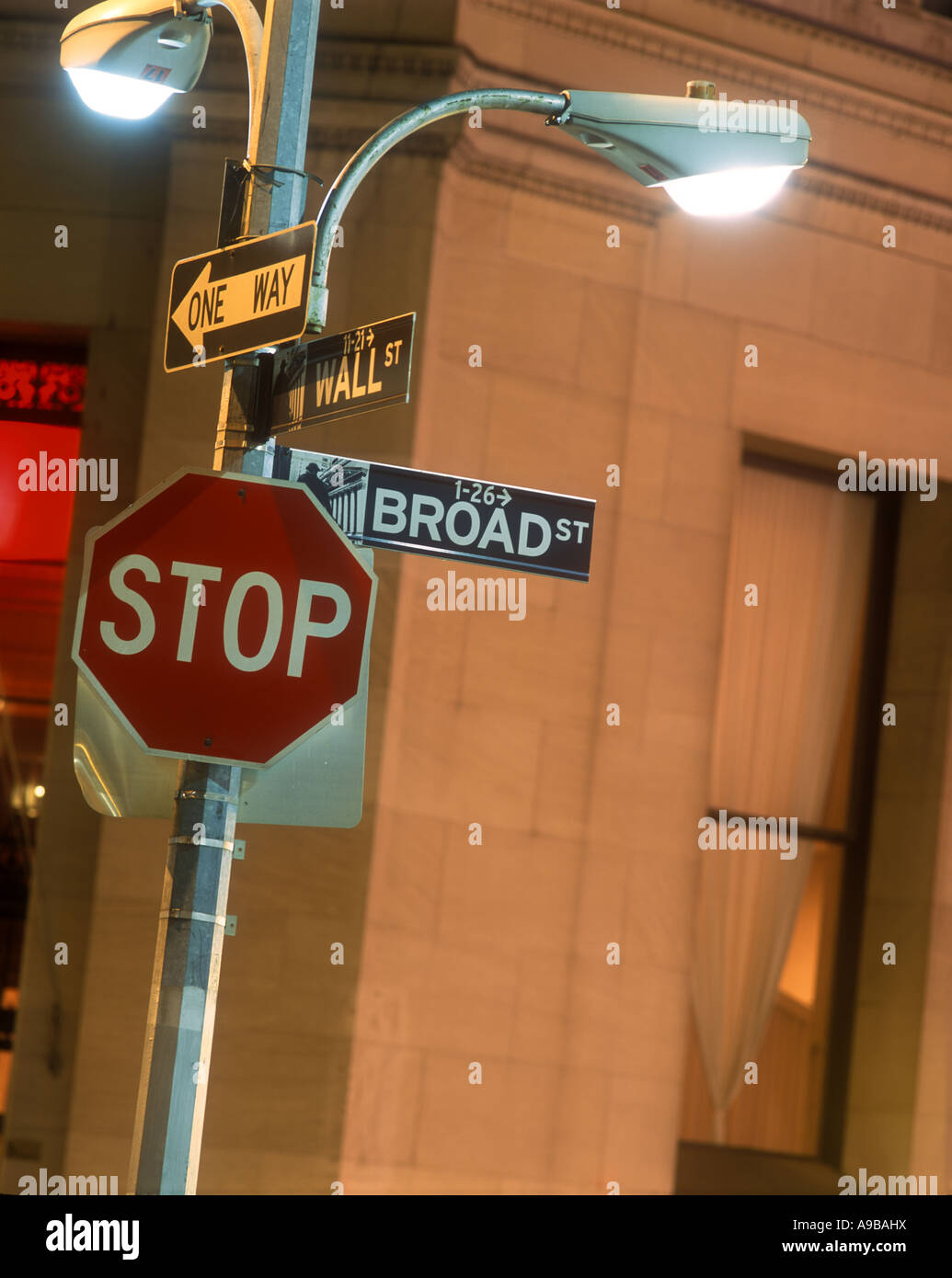 BROAD STREET SIGN DOWNTOWN MANHATTAN NEW YORK CITY USA Stock Photo - Alamy