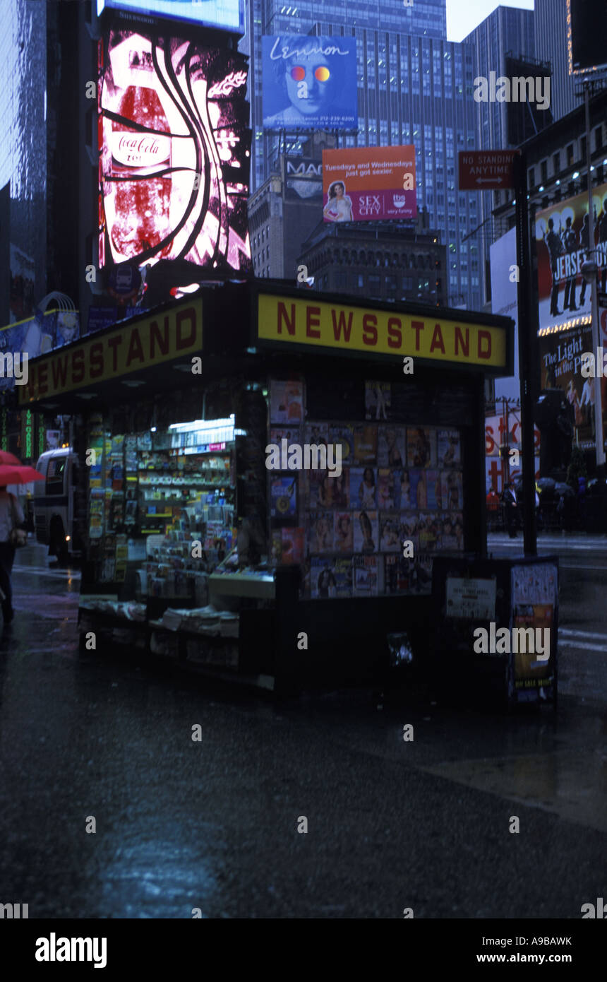 NEWS STAND TIMES SQUARE MIDTOWN MANHATTAN NEW YORK CITY USA Stock Photo ...