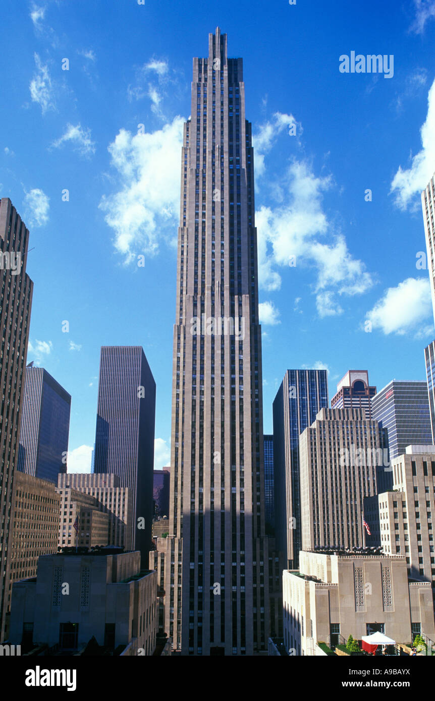 ROCKEFELLER CENTER (©RAYMOND HOOD 1939) MIDTOWN MANHATTAN NEW YORK CITY ...