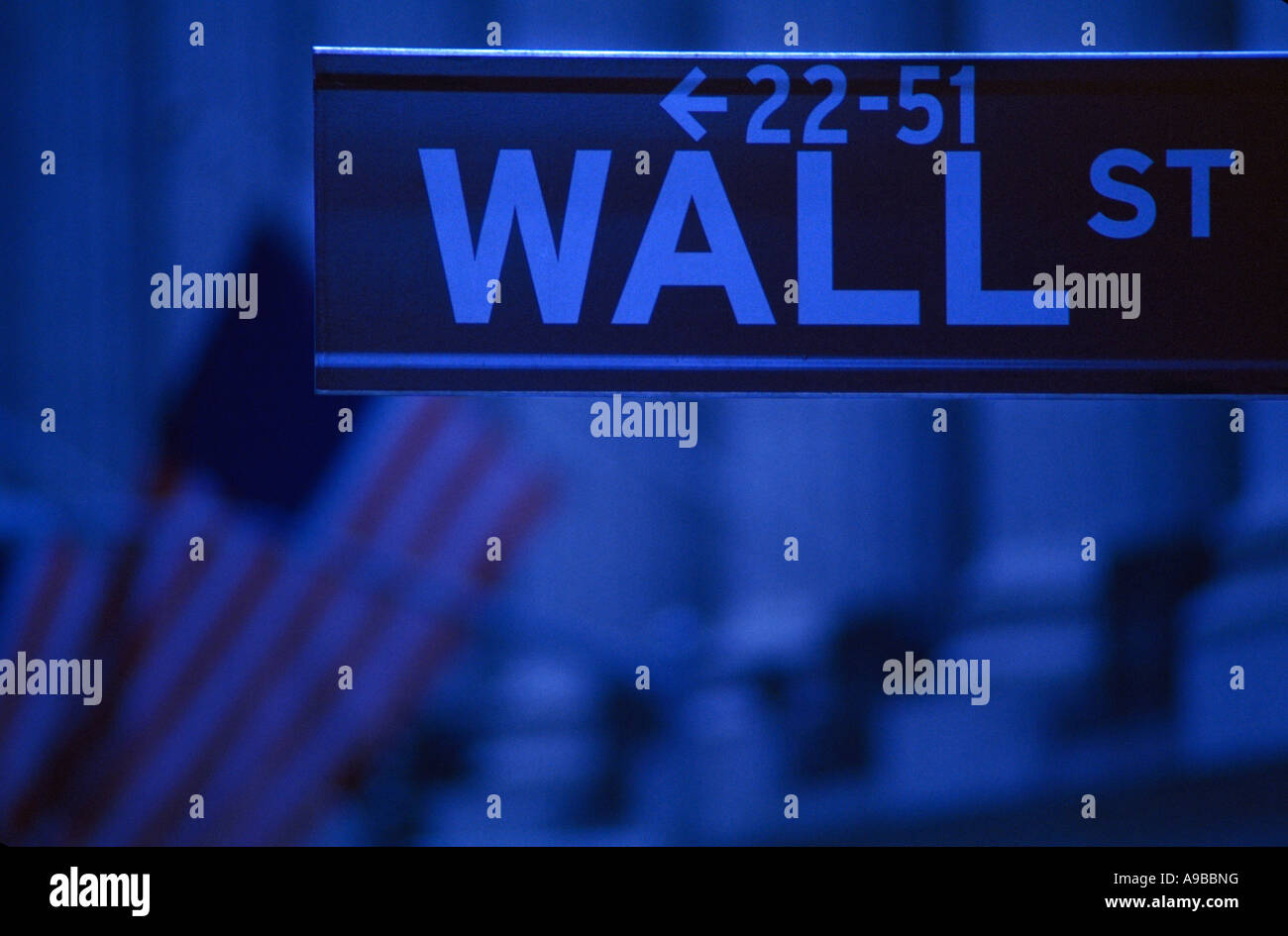 WALL STREET SIGN DOWNTOWN MANHATTAN NEW YORK CITY USA Stock Photo - Alamy