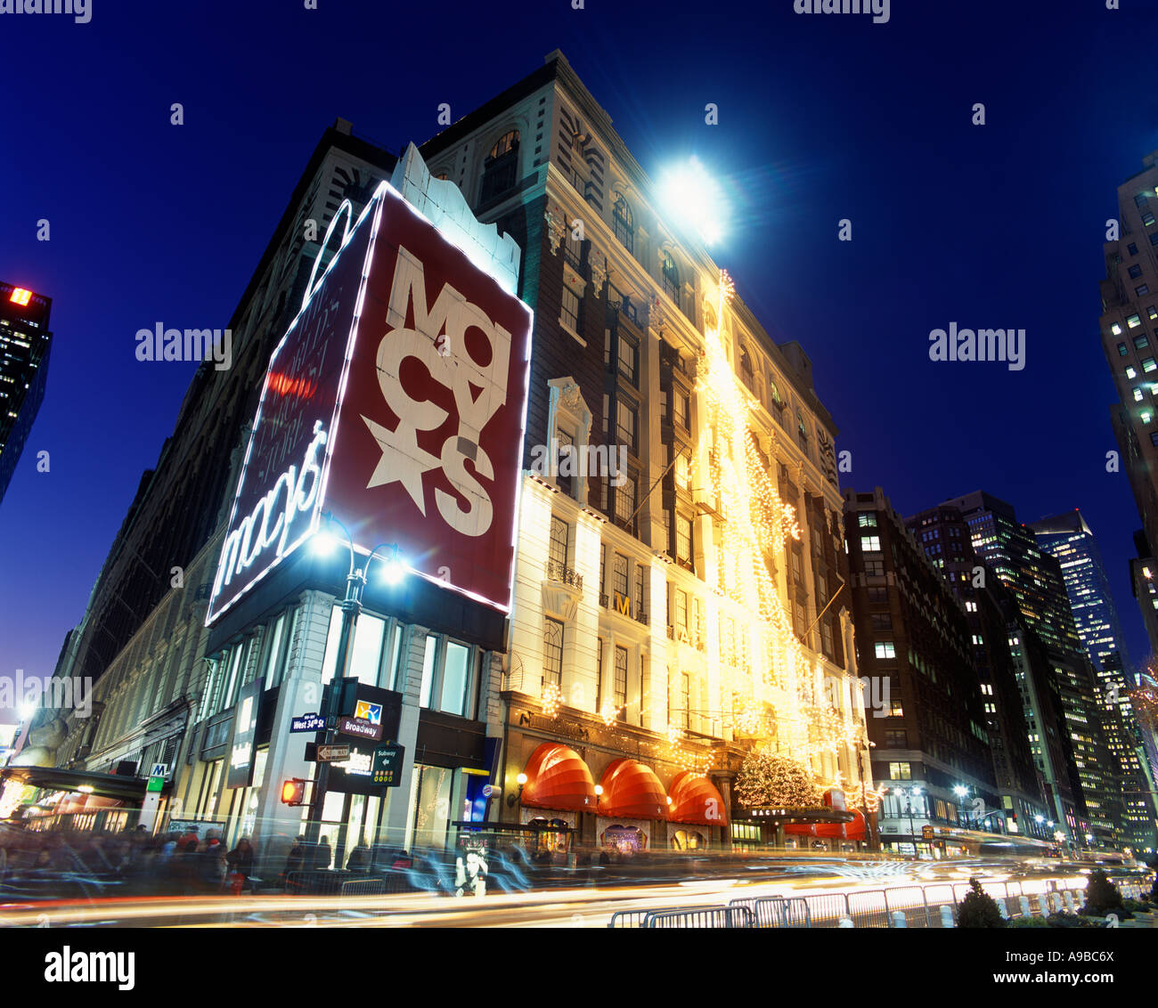 CHRISTMAS MACY STORE HERALD SQUARE MIDTOWN MANHATTAN NEW YORK CITY USA Stock Photo - Alamy