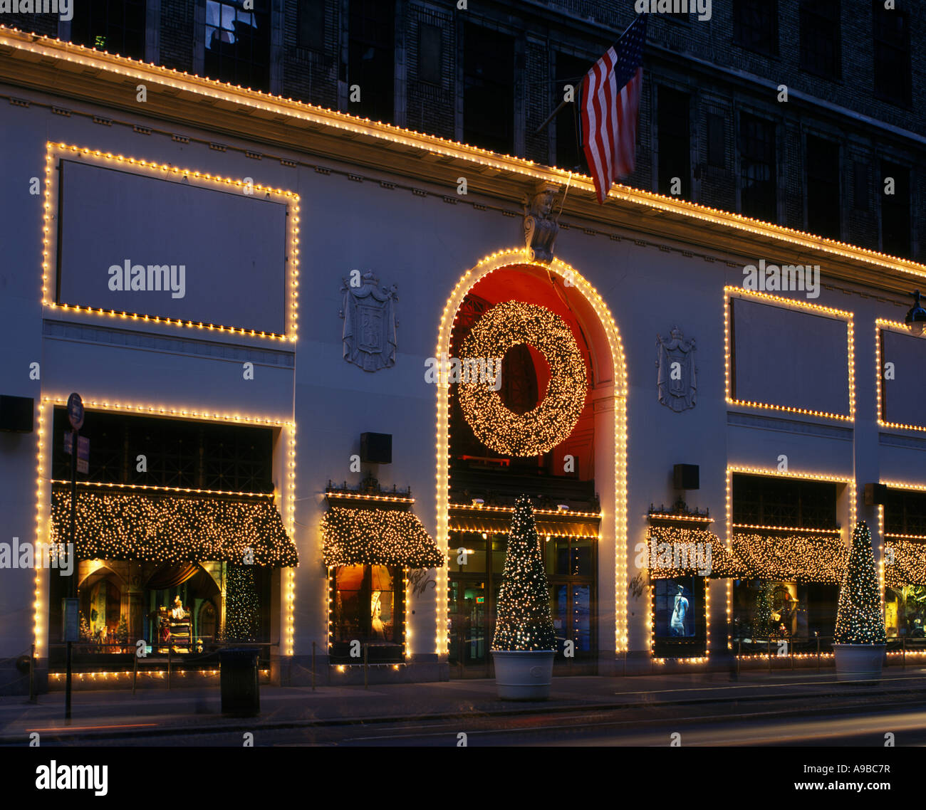 Lord and taylor department store hi-res stock photography and images ...