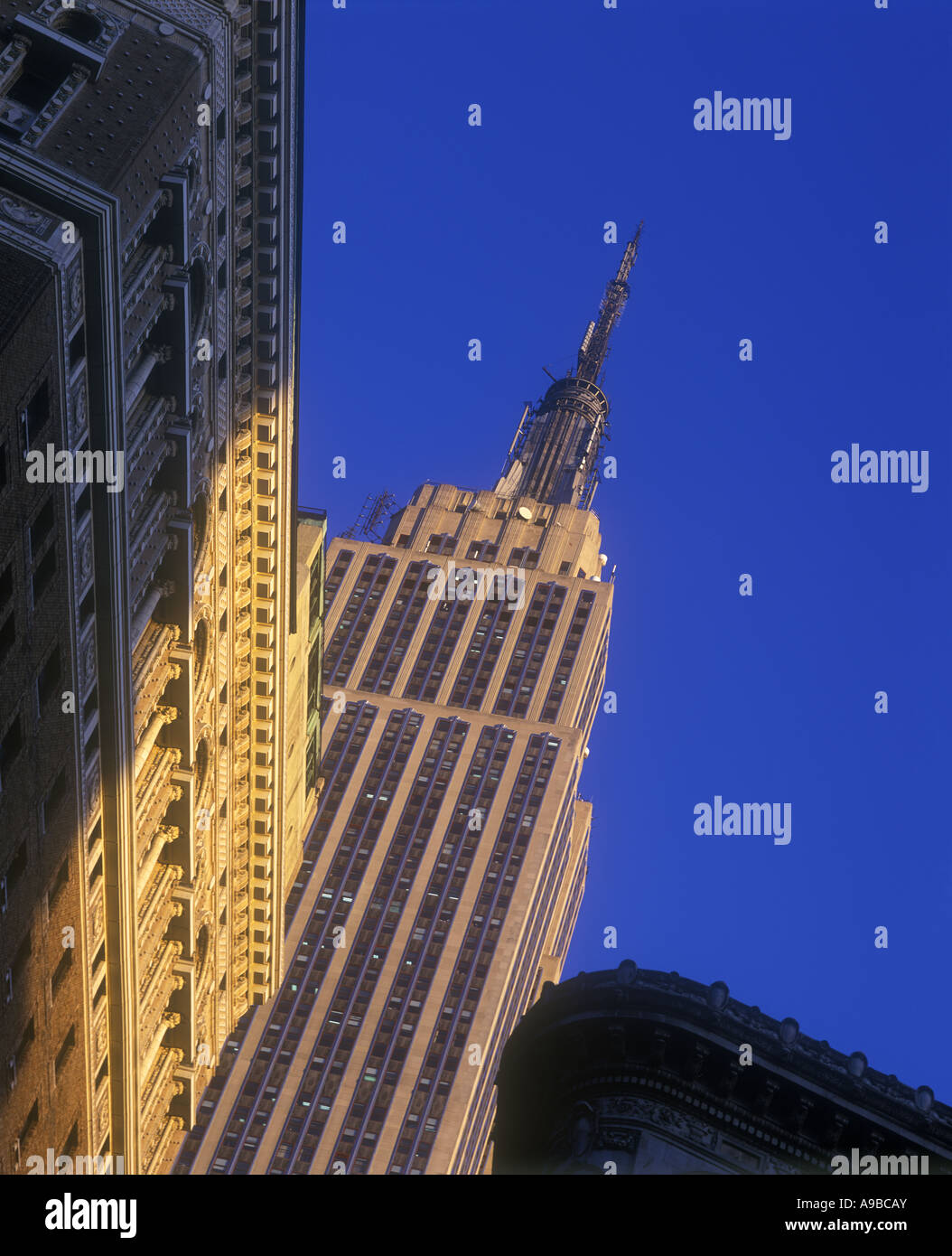 EMPIRE STATE BUILDING (©SHREVE LAMB & HARMON 1931) MIDTOWN MANHATTAN ...