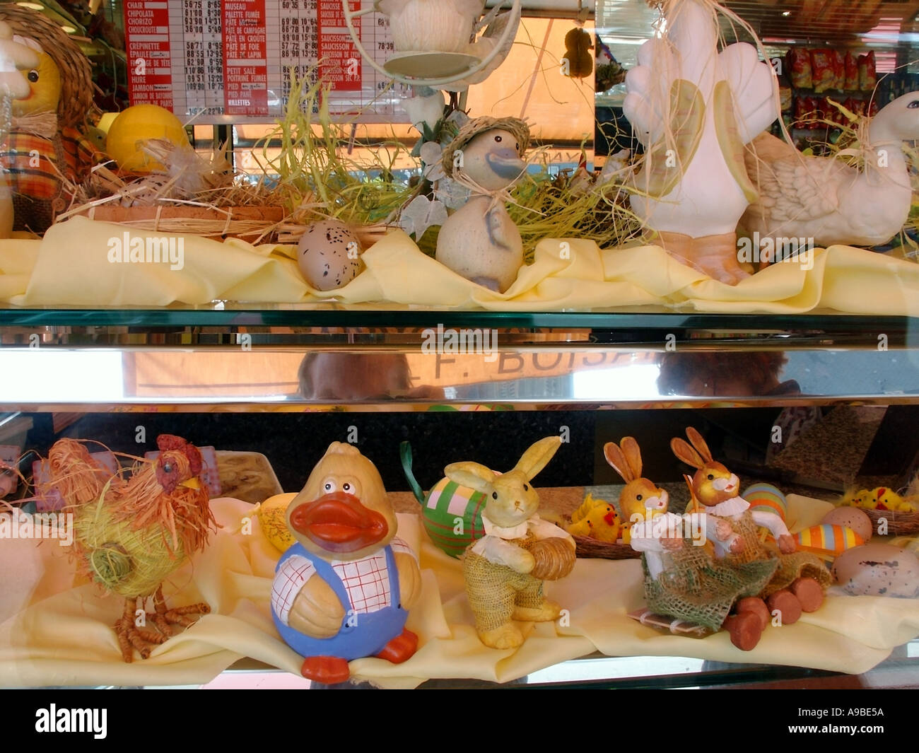 Easter eggs window display hi-res stock photography and images - Alamy