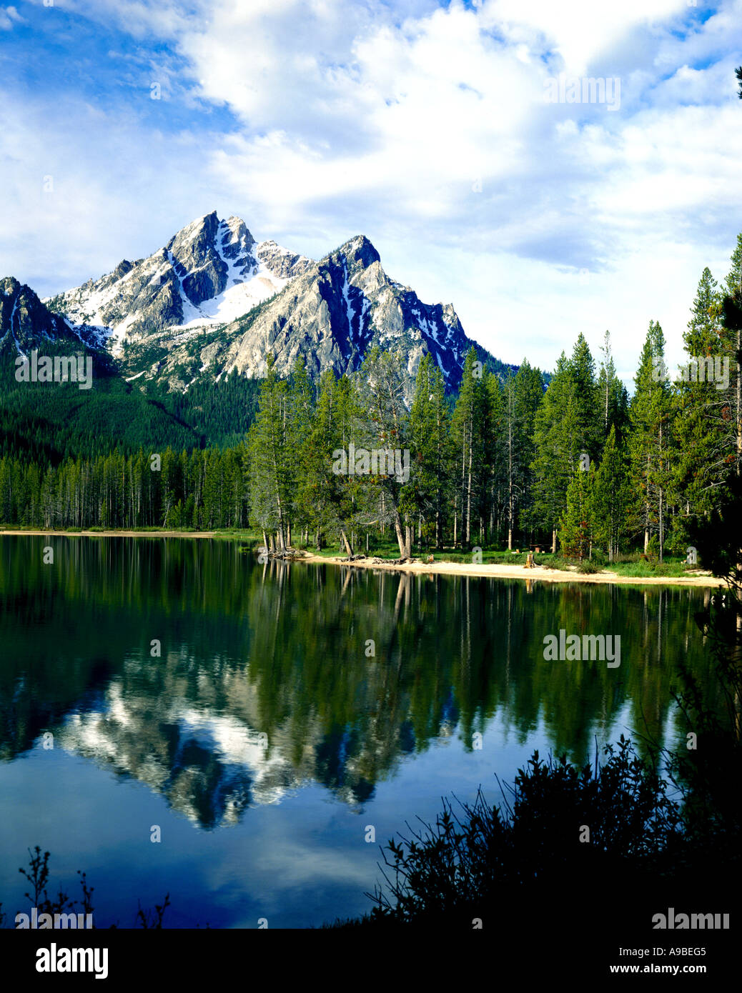 Dramatic summit vista jagged snowclad hi-res stock photography and ...