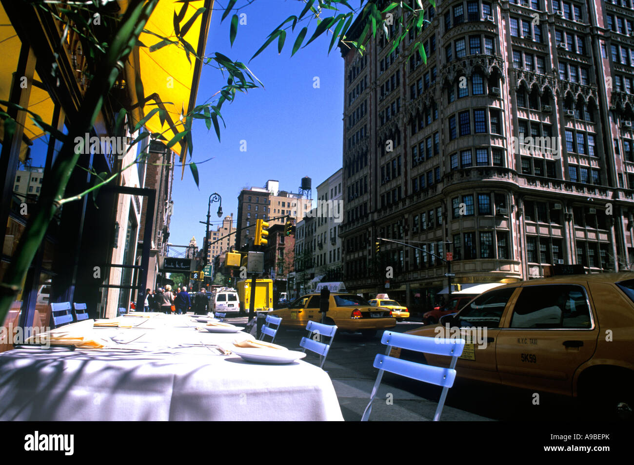OUTDOOR TABLES CAFE MADISON AVENUE MIDTOWN MANHATTAN NEW YORK CITY USA ...