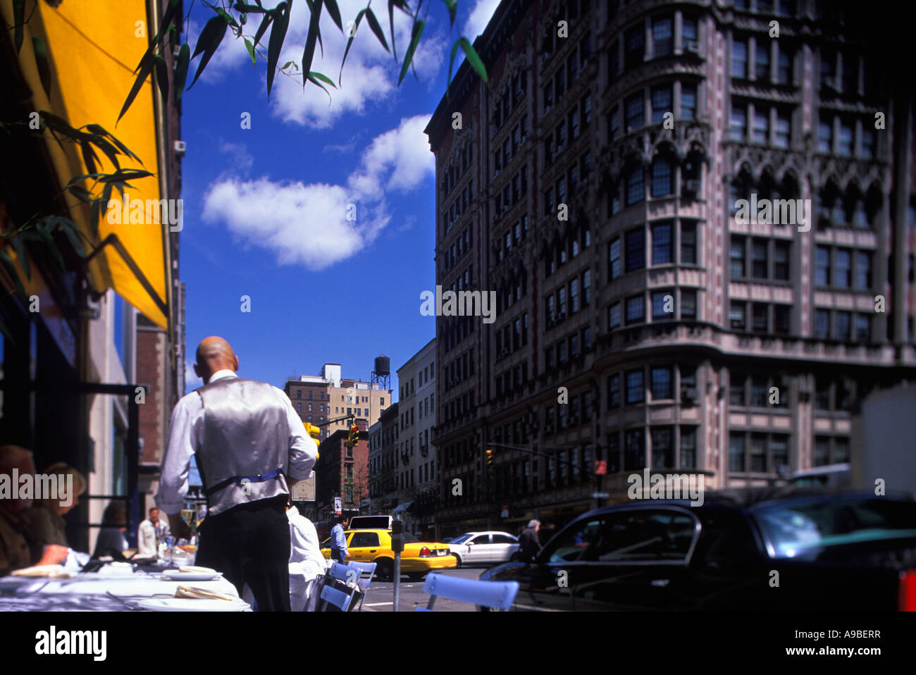 OUTDOOR TABLES CAFE MADISON AVENUE MIDTOWN MANHATTAN NEW YORK CITY USA ...