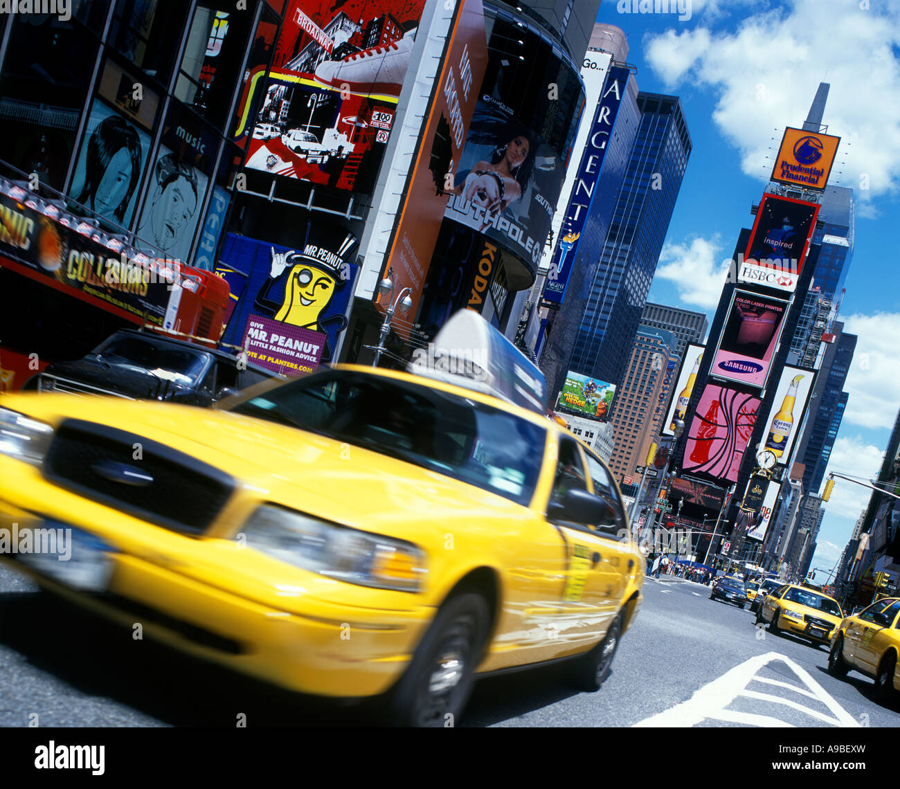 YELLOW TAXI CABS TIMES SQUARE MANHATTAN NEW YORK CITY USA Stock Photo ...